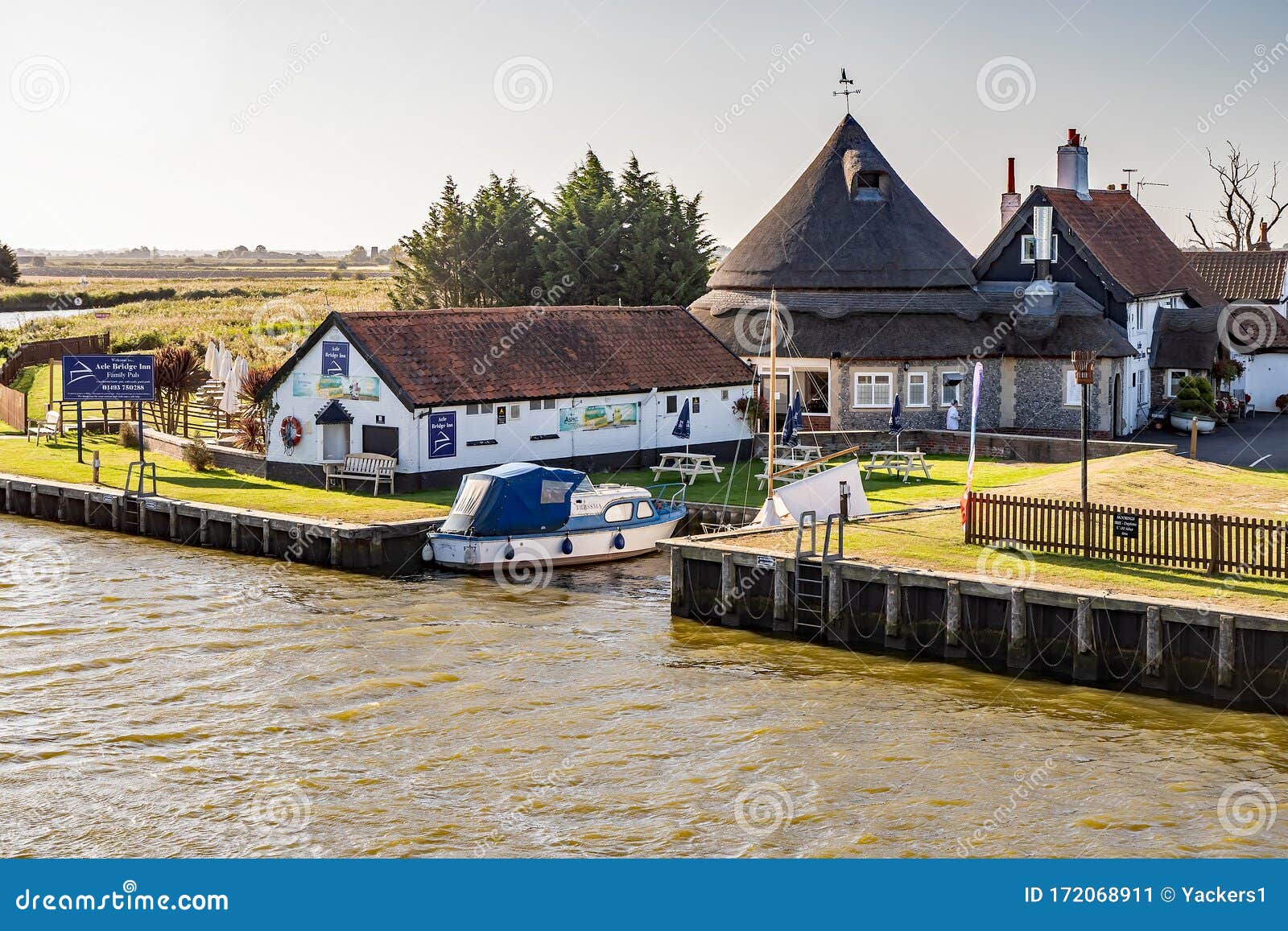 Overlooking the River Bure and a Traditional Norfolk Broads Pub ...