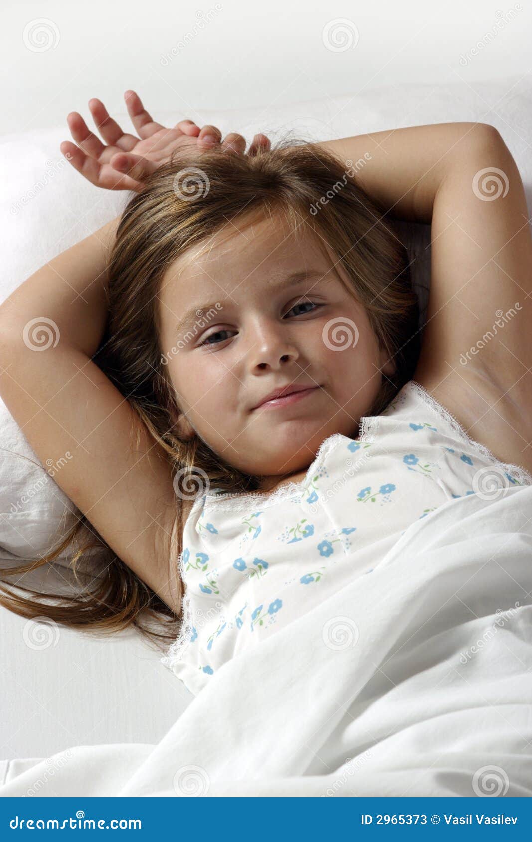 Acordado imagem de stock. Imagem de cama, menina, modo - 2965373