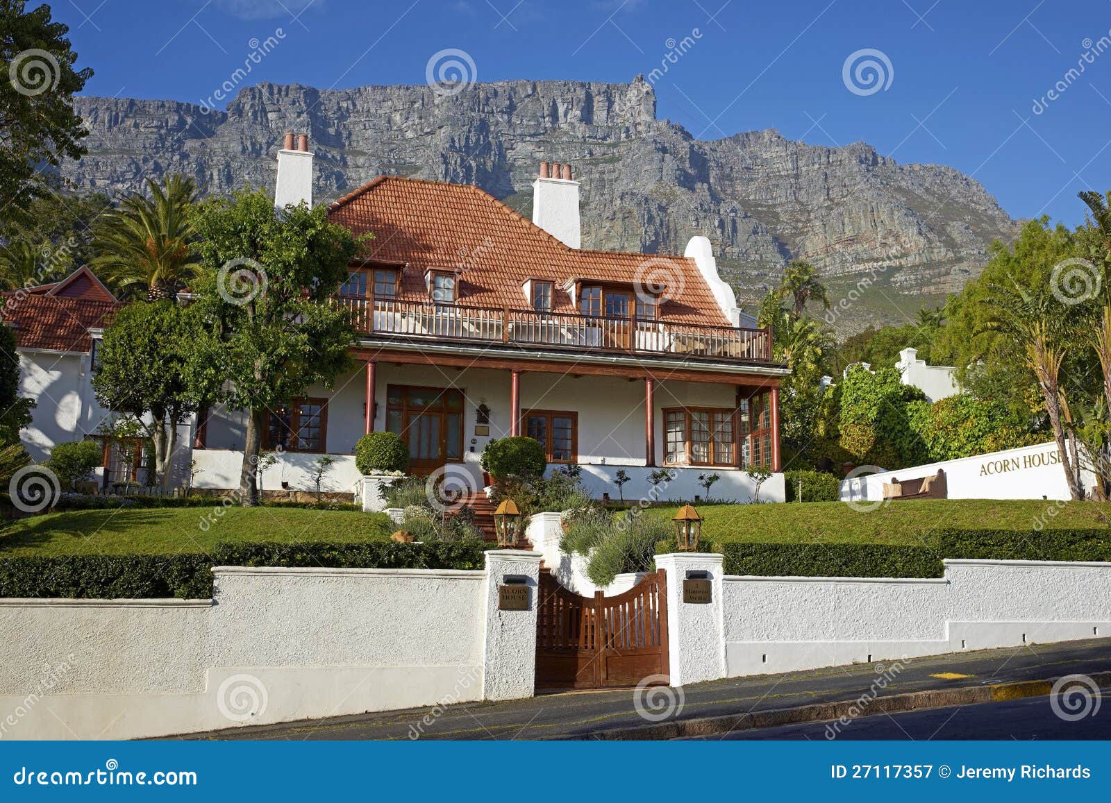 Acorn House editorial photography. Image of roof, table - 27117357