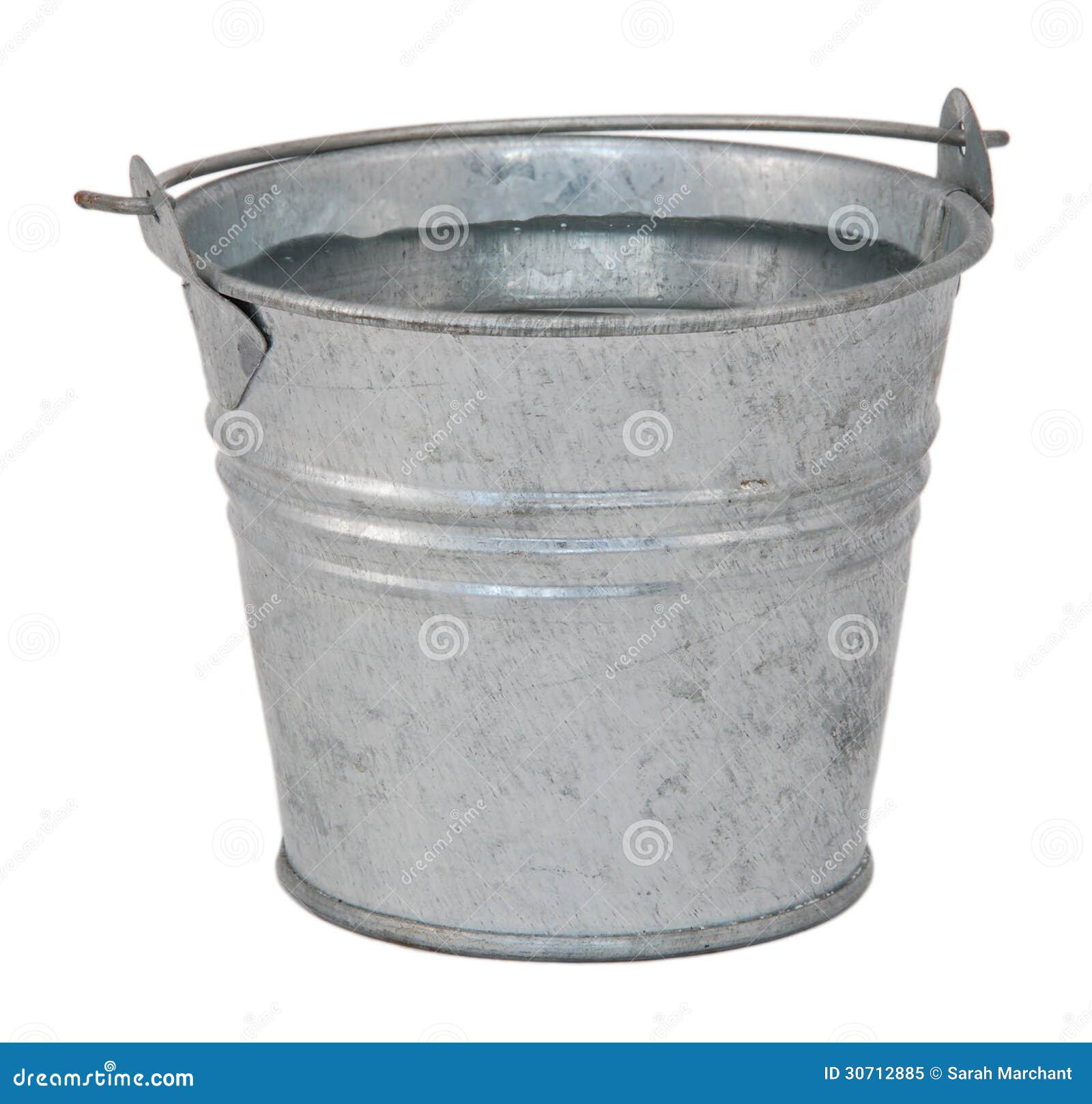 Acqua Dolce in Un Secchio Miniatura Del Metallo Immagine Stock ...