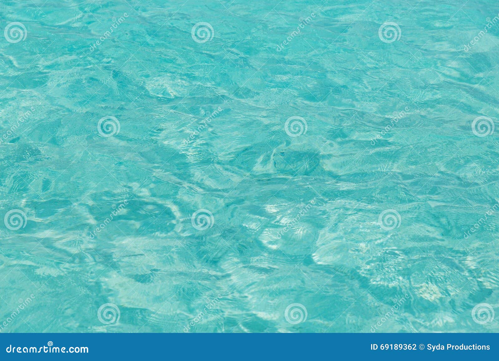 Acqua Trasparente Del Blu Di Oceano O Del Mare Fotografia Stock ...