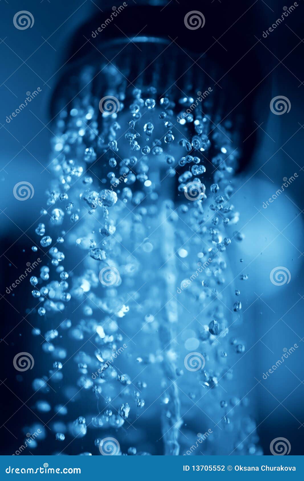 Acquazzone fotografia stock. Immagine di bagno, vago - 13705552