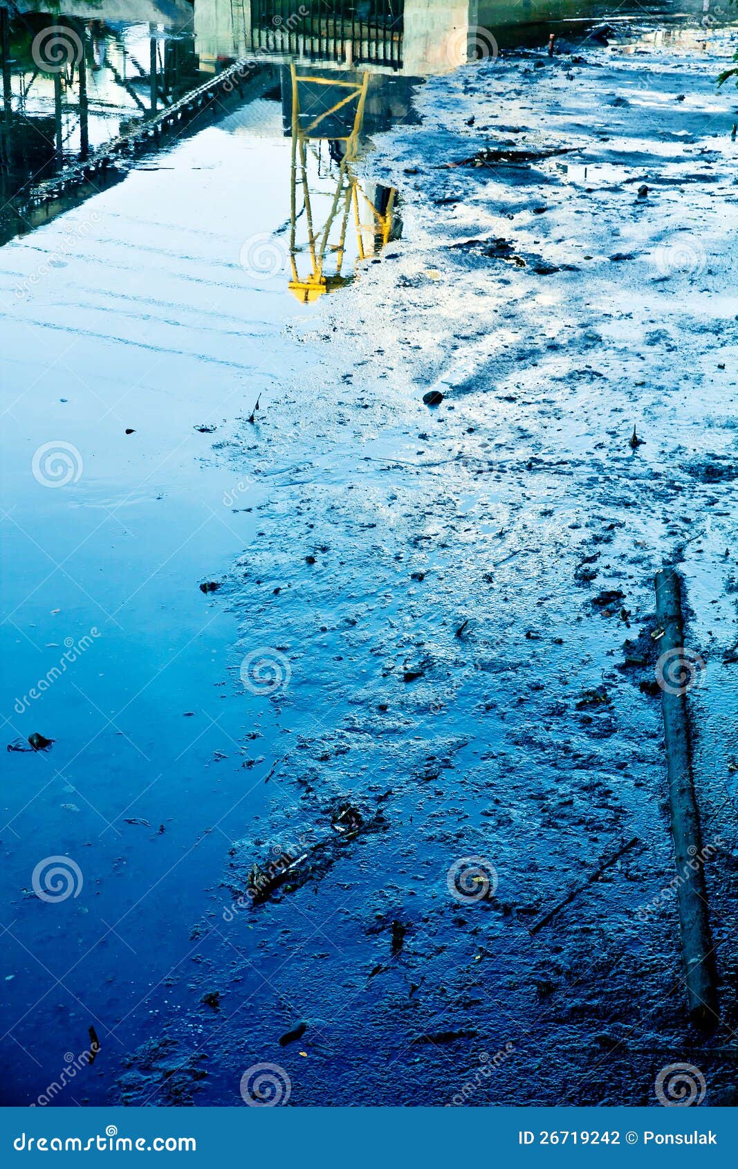 Acque contaminate fotografia stock. Immagine di purezza - 26719242