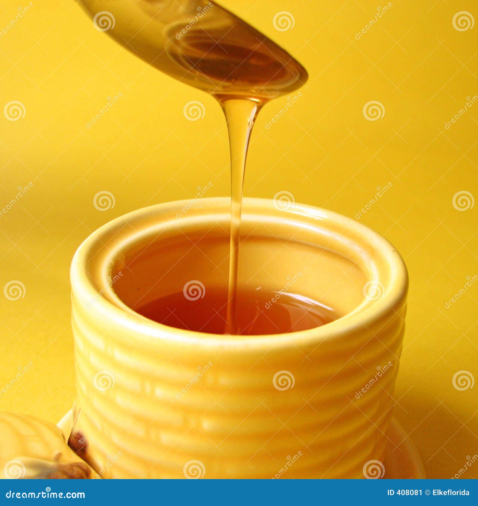 Acquerugiola del miele immagine stock. Immagine di salute - 408081