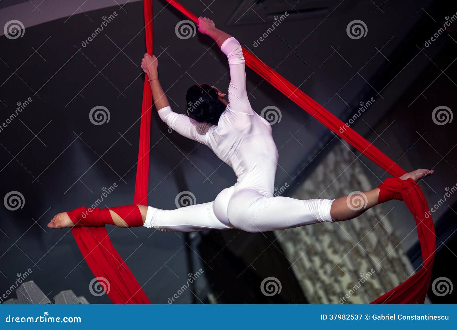 Acrobat Royalty-Free Stock Photography | CartoonDealer.com #37982537