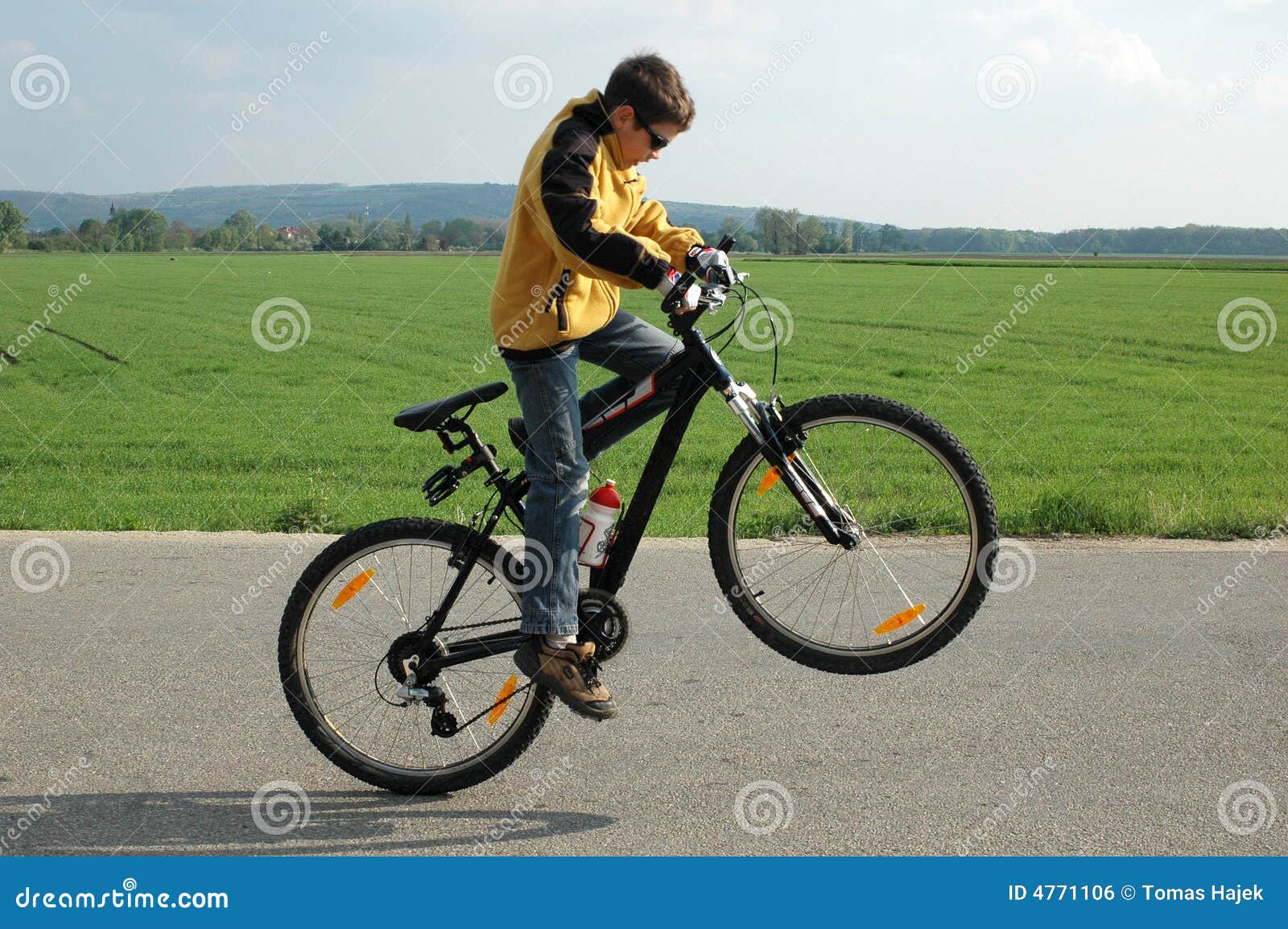 Acrobat on bicycle stock photo. Image of sunny, sport - 4771106