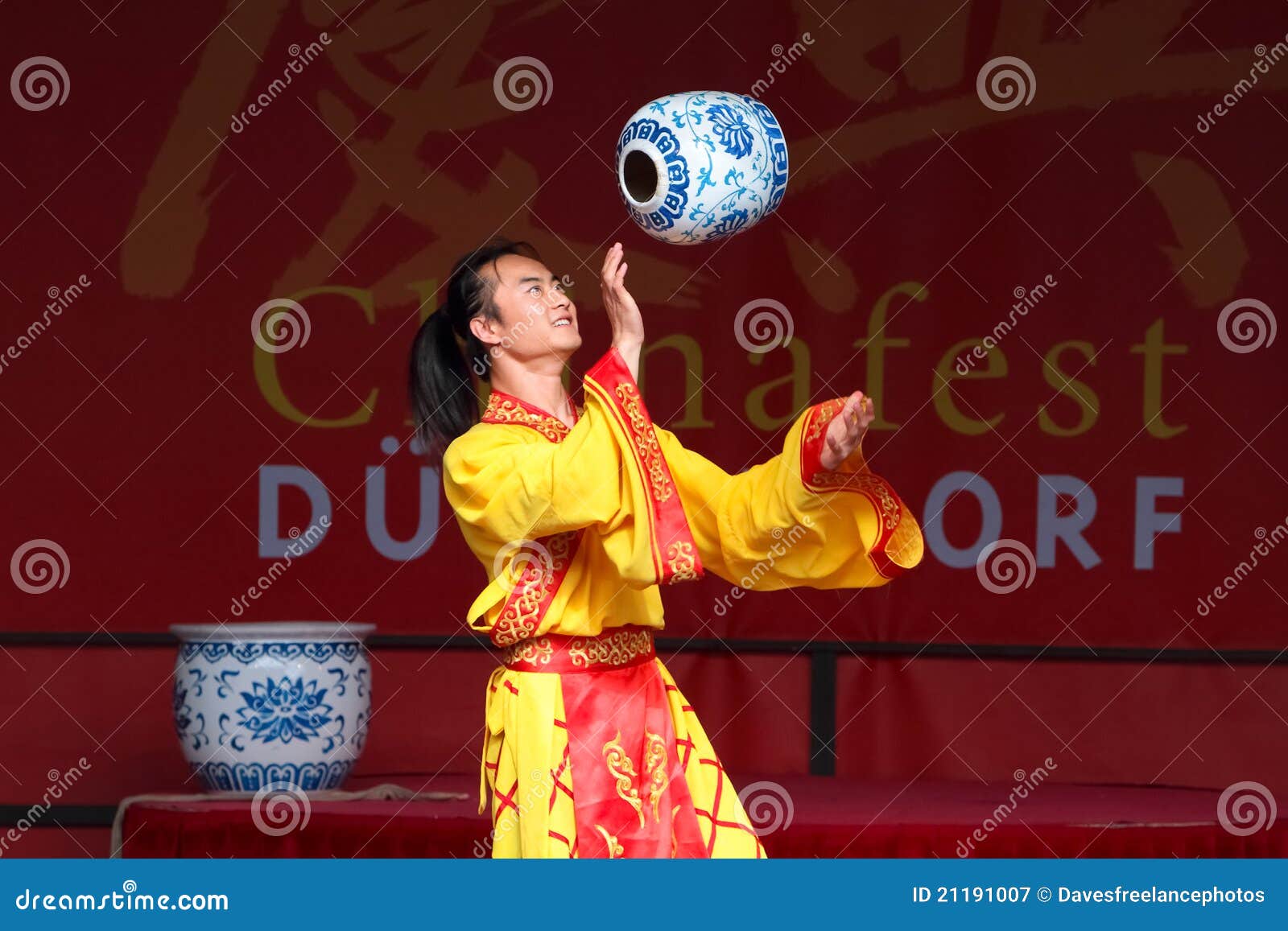 Acrobat of the Chinese State Circus. Editorial Photography - Image of ...