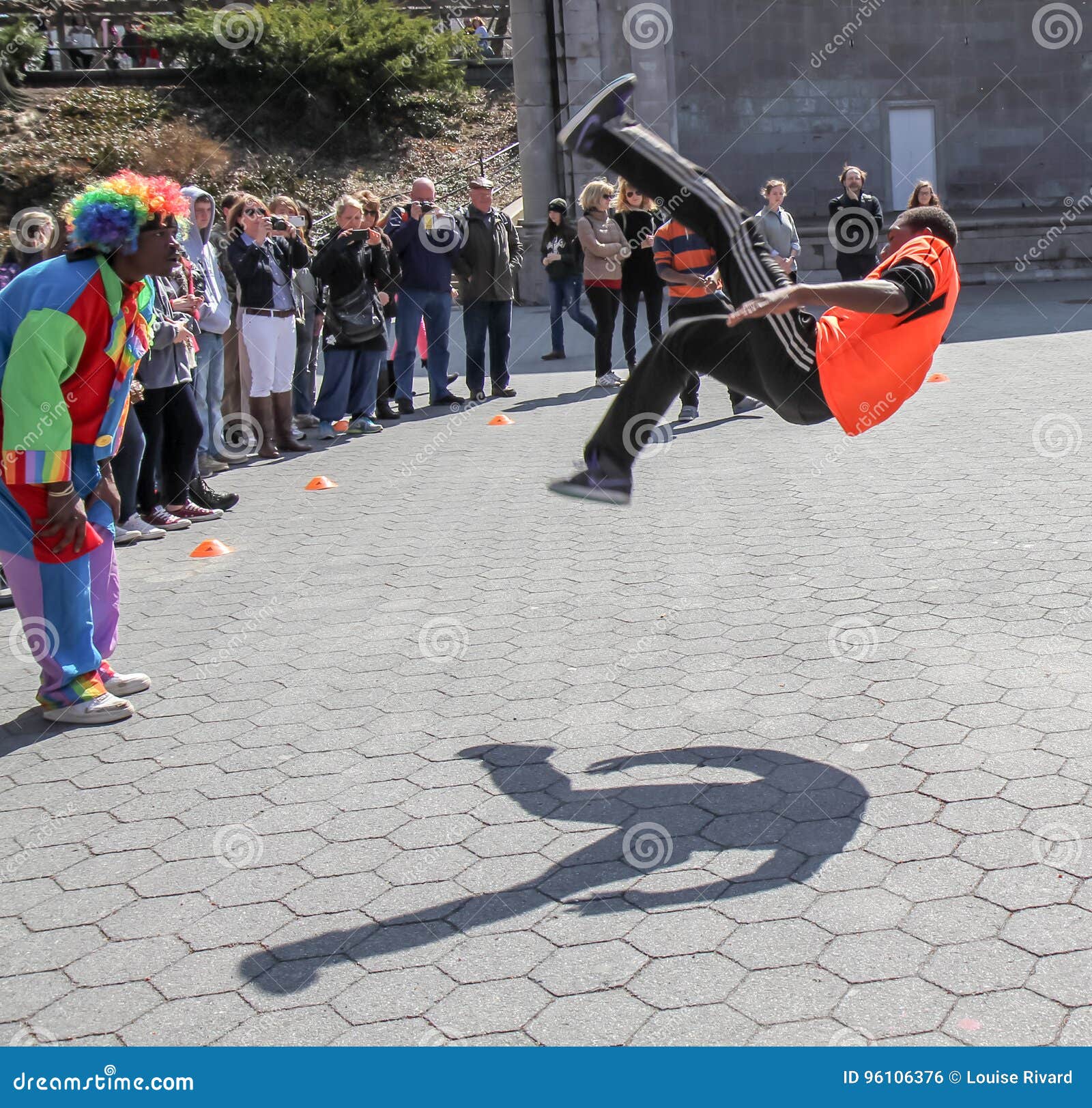 Acrobat show editorial photo. Image of silhouette, travellove - 96106376