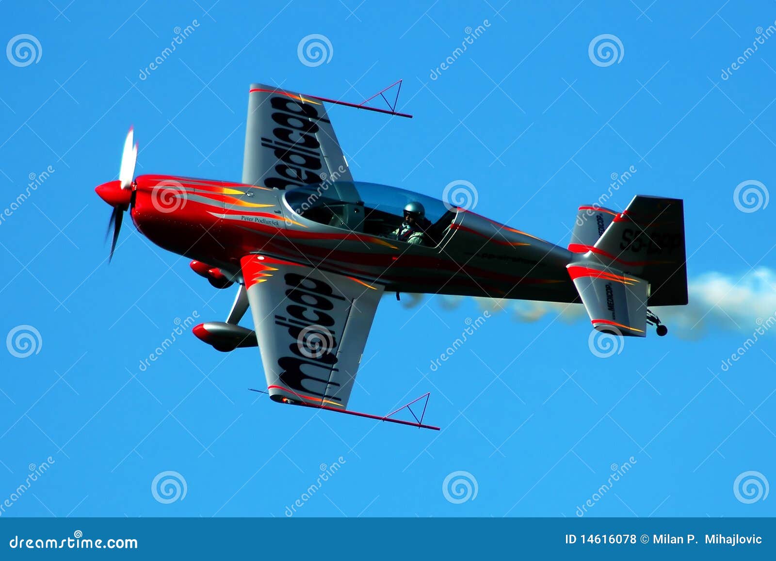 Acrobatic airplane editorial stock photo. Image of jetliner - 14616078