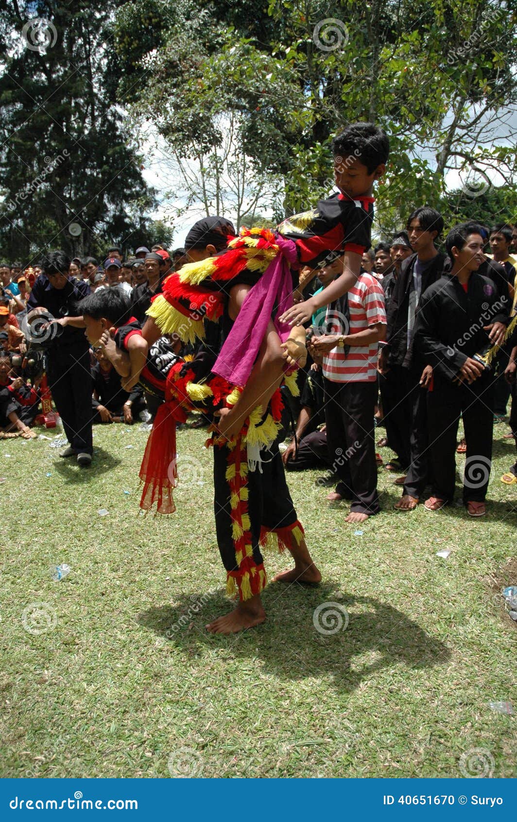Acrobatic dancer editorial image. Image of tourists, solo - 40651670