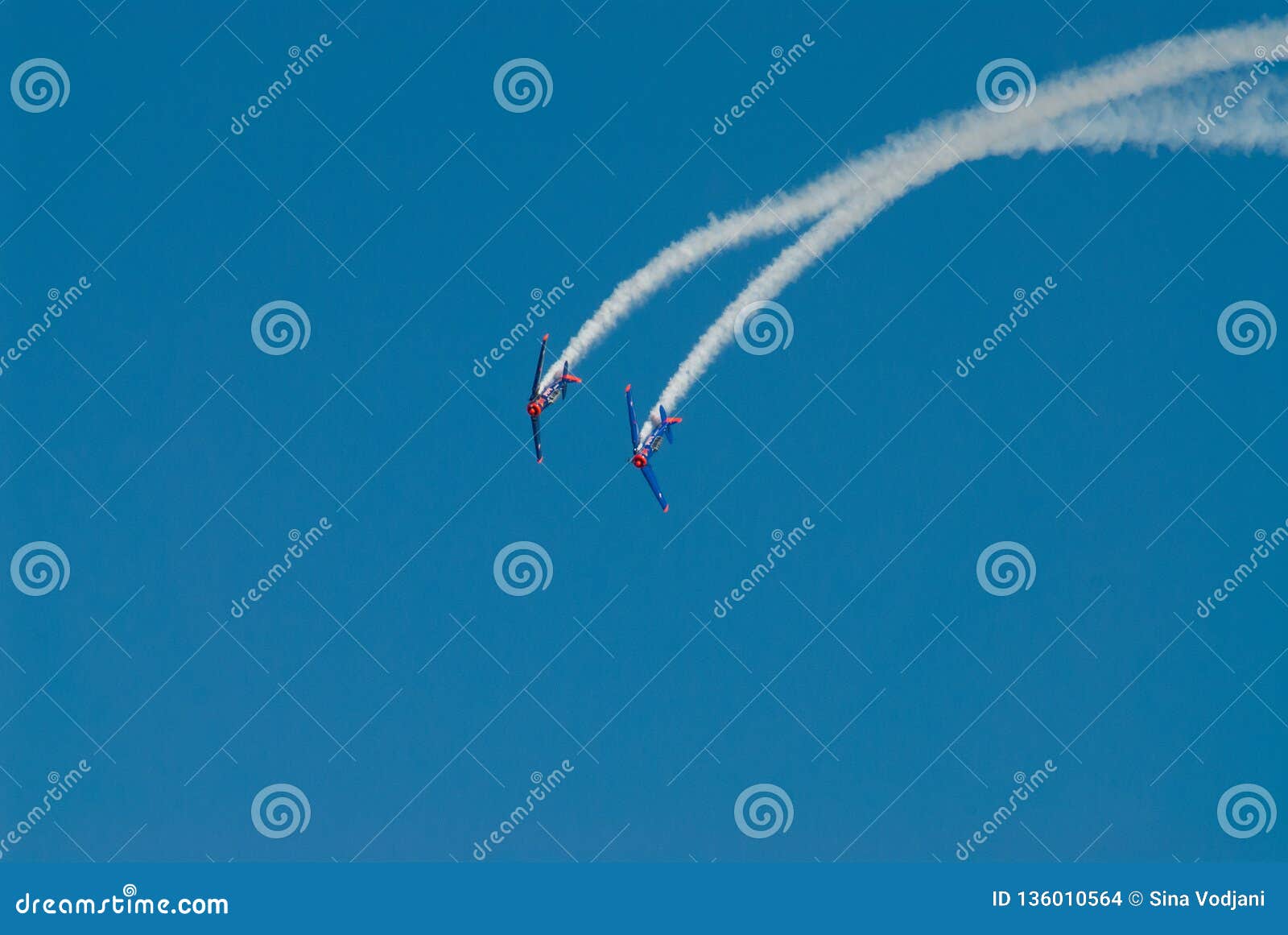 Acrobatic Plain Performance Smoke Trail Editorial Stock Image - Image ...