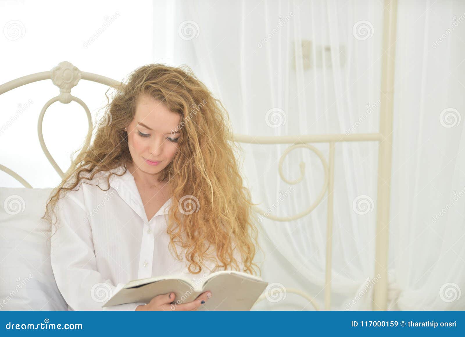 The Act of Women with Gestures when she Wakes Up in the Morning Stock ... The Act of Women with Gestures when she Wakes Up in the Morning Stock ...