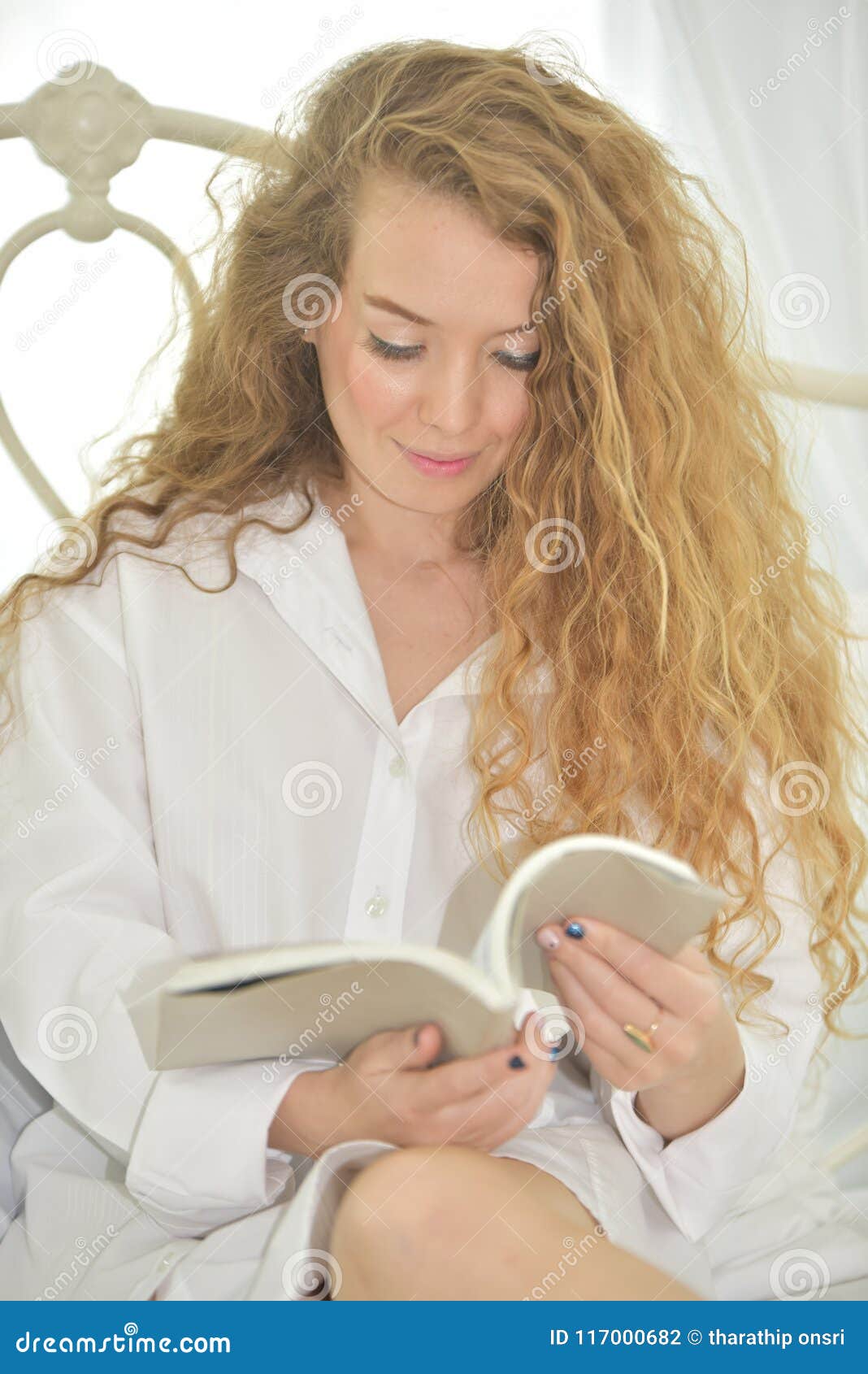 The Act of Women with Gestures when she Wakes Up in the Morning Stock ... The Act of Women with Gestures when she Wakes Up in the Morning Stock ...