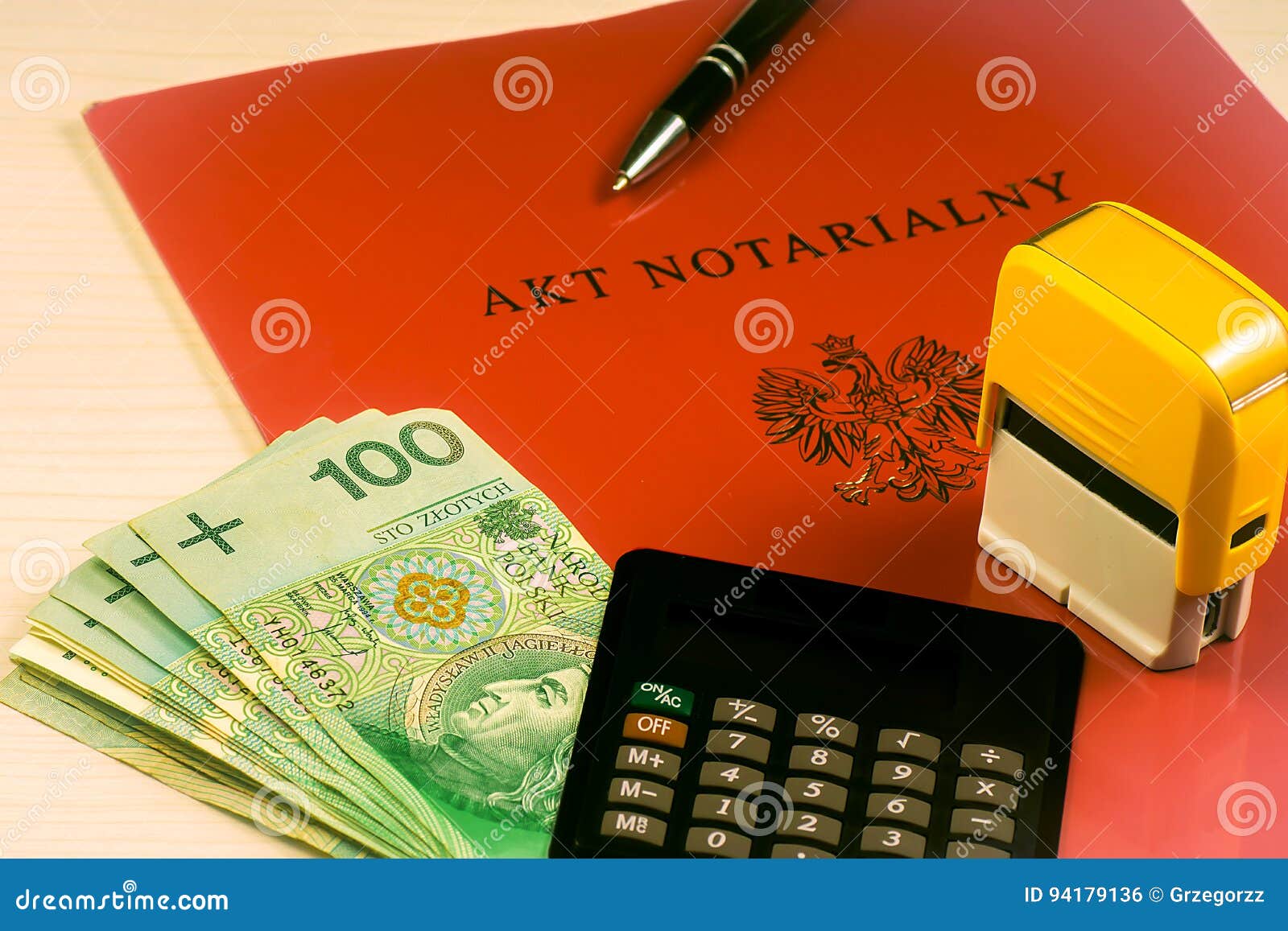 Acte Notarial Avec Un Timbre Et Un Stylo Photo stock - Image du contrat ...