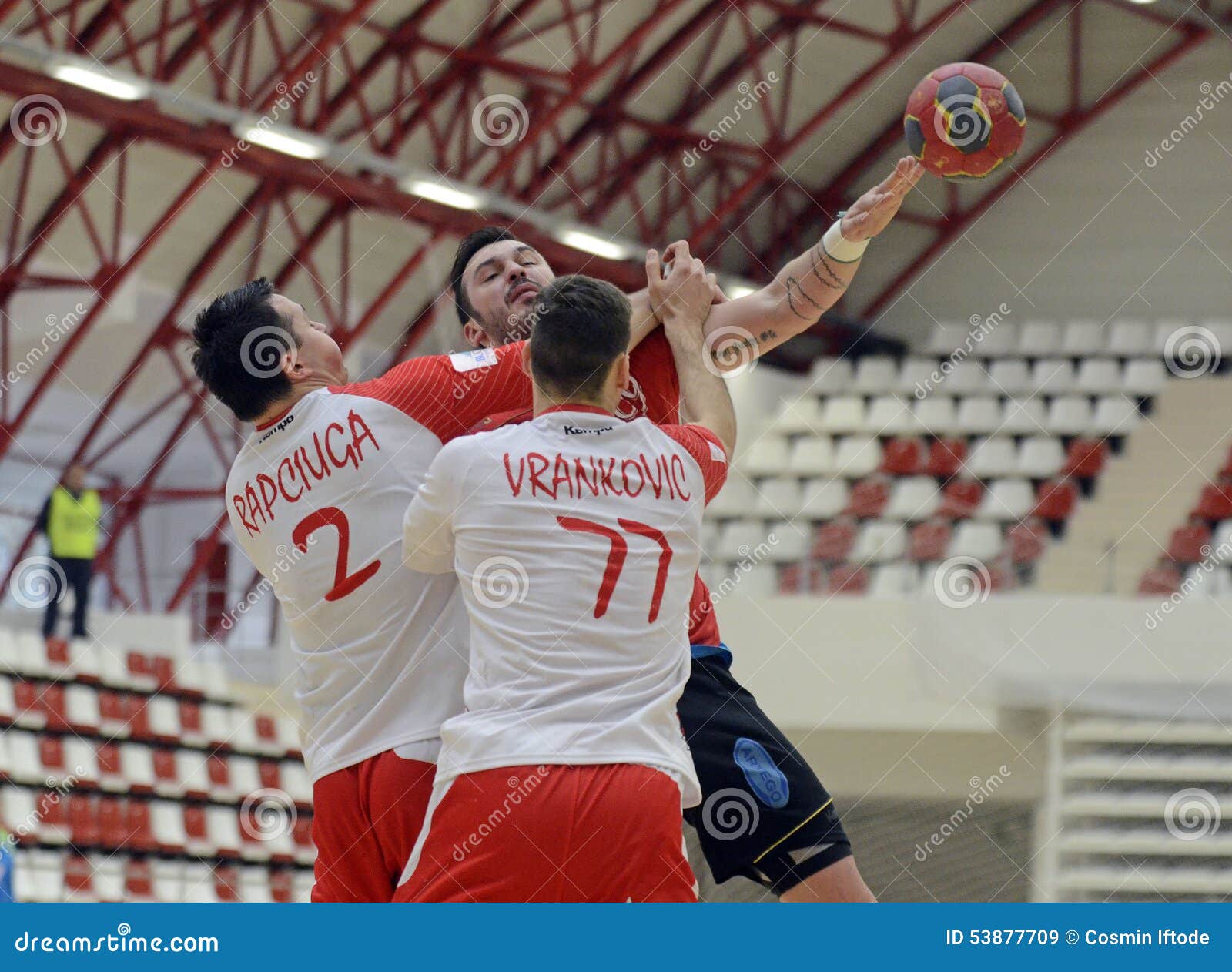 Action De Handball D'hommes Image stock éditorial - Image du pousse ...