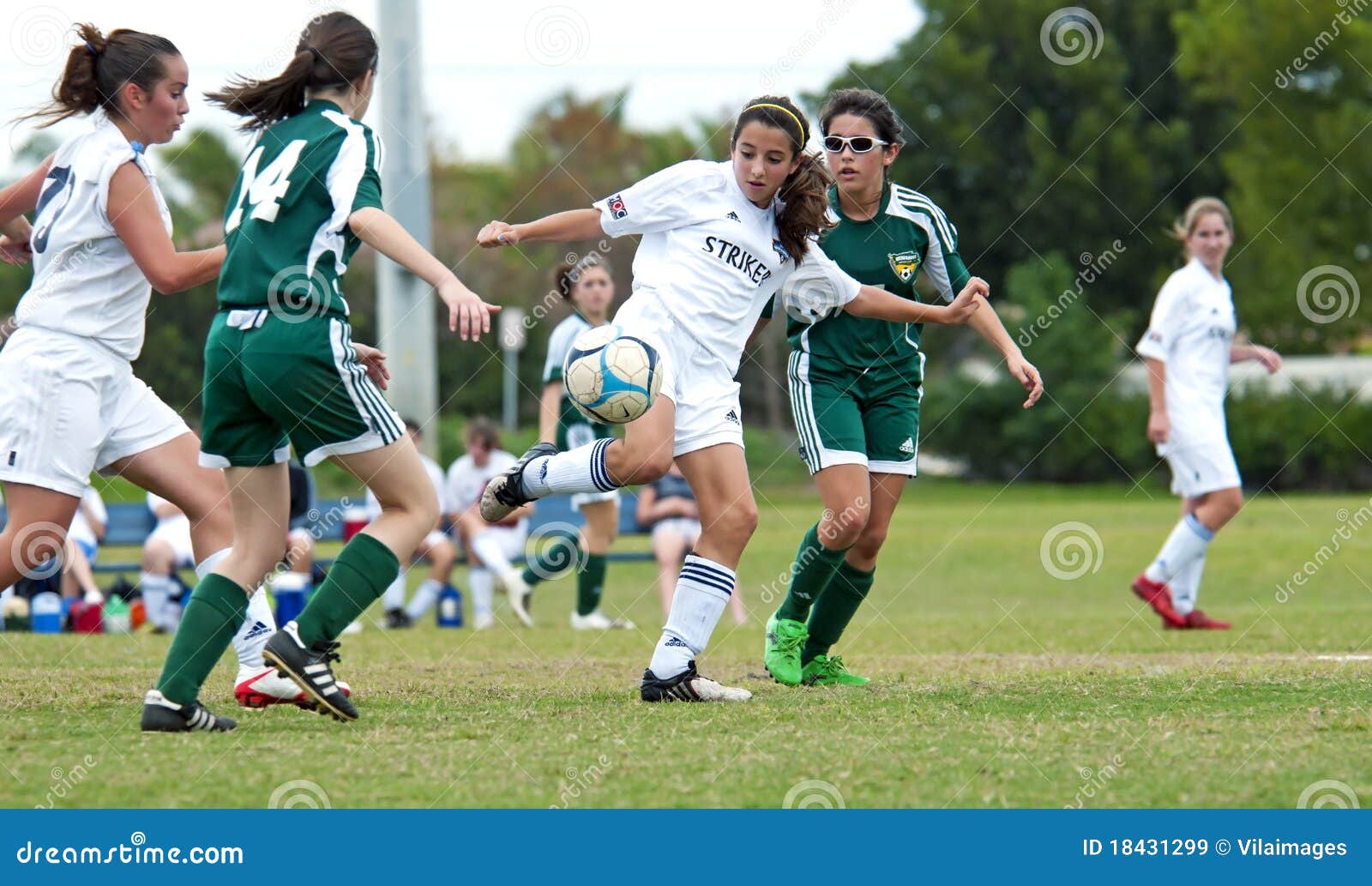 Action Du Football De Filles Image stock éditorial - Image du athlète ...