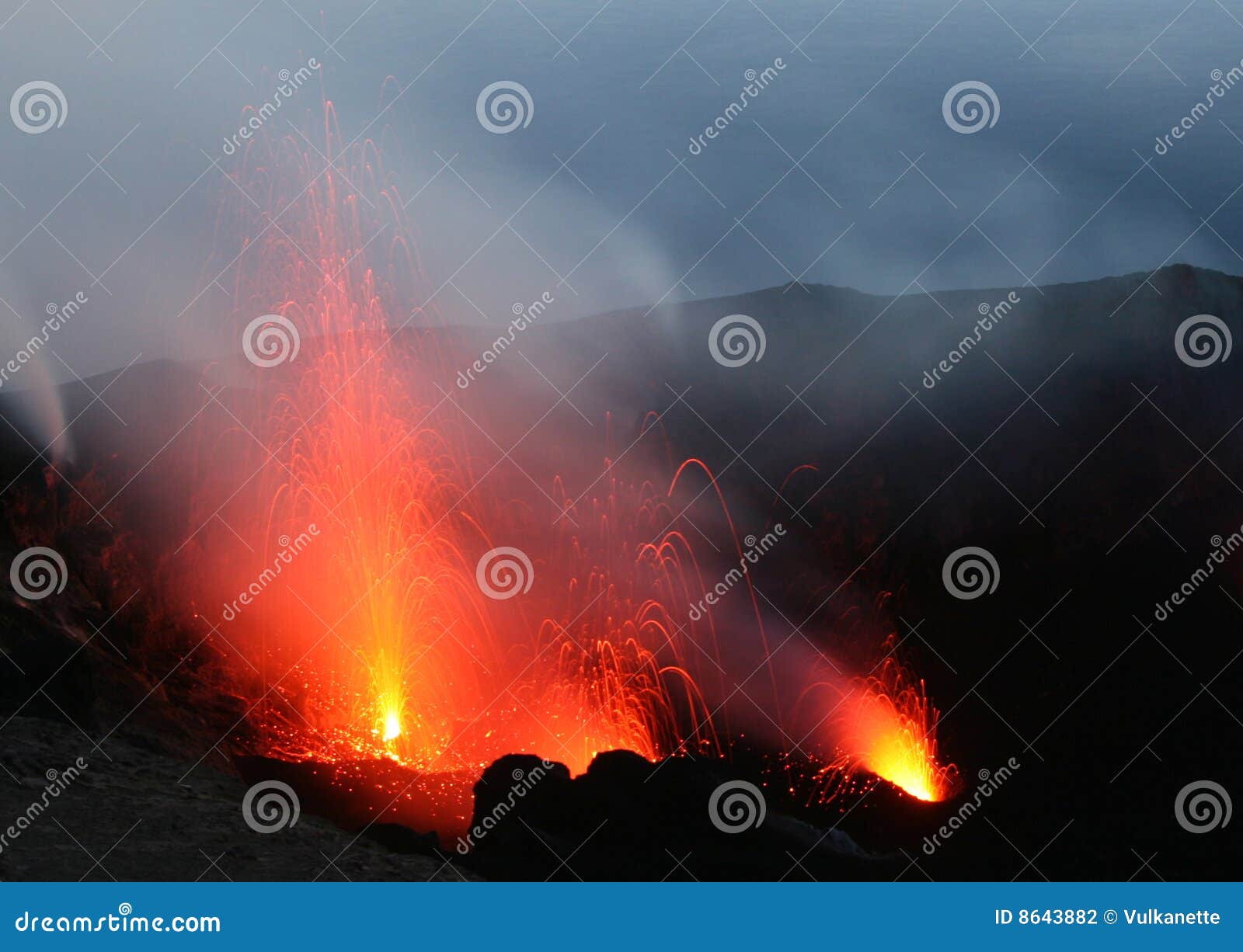 Active Stromboli from Pizzi Stock Photo - Image of fireworks, flow: 8643882
