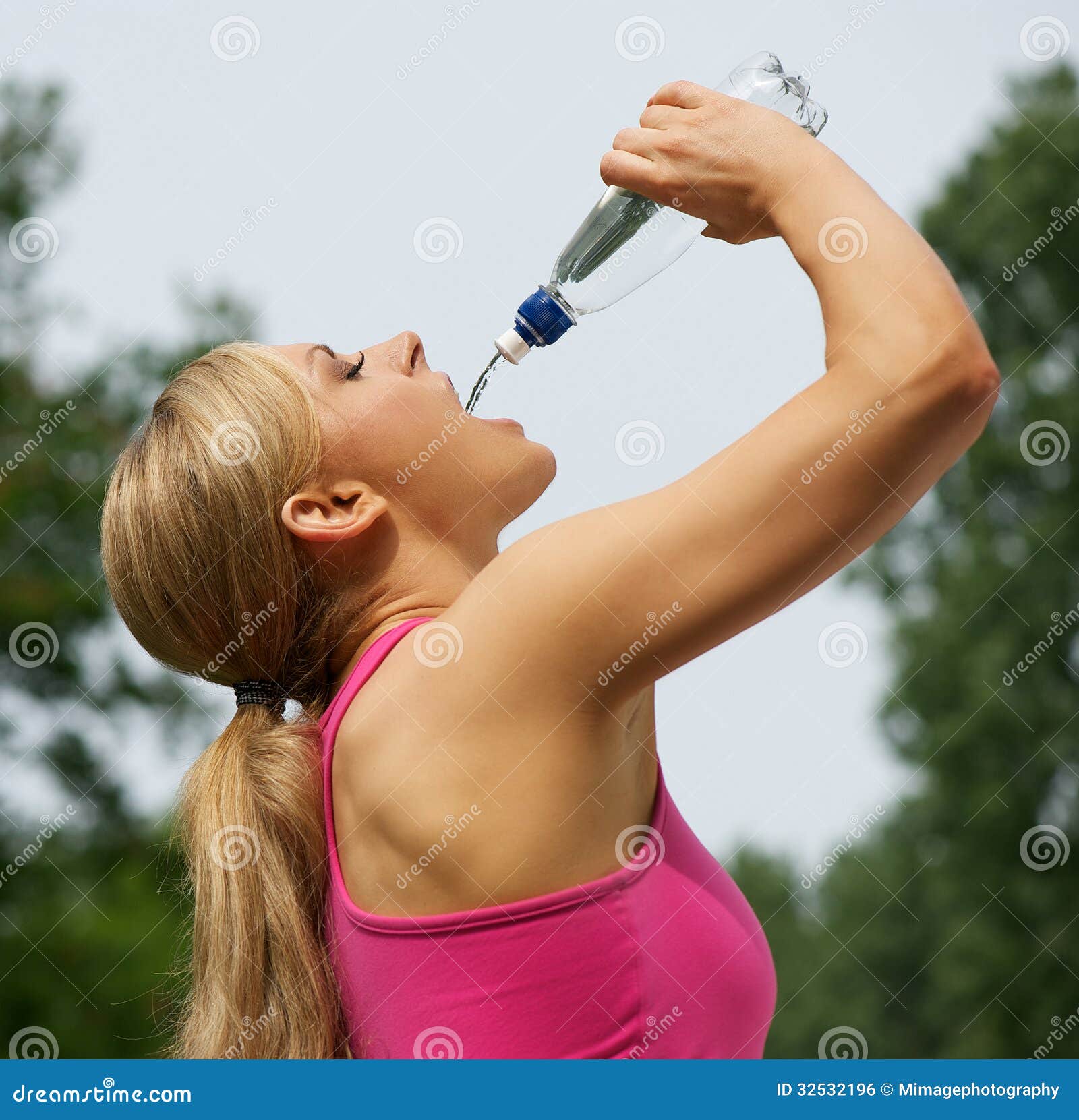 Active Young Woman Drinking Water after Exercise Stock Photo - Image of ...