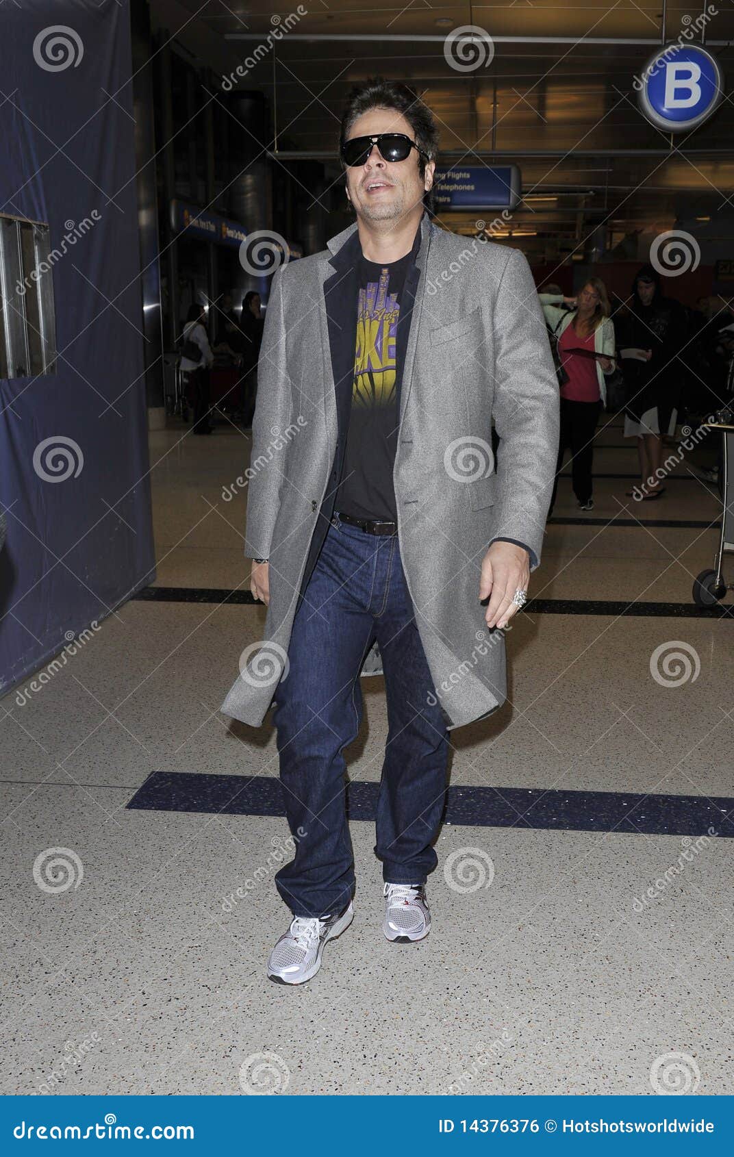 Actor Benicio Del Torro is Seen at LAX Editorial Photo - Image of ...