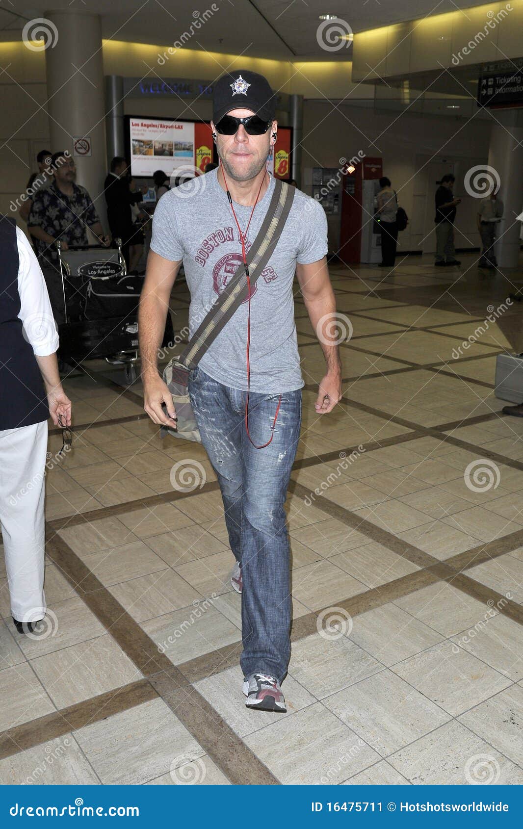 Actor Dane Cook is Seen at LAX Editorial Photo - Image of male, movie ...