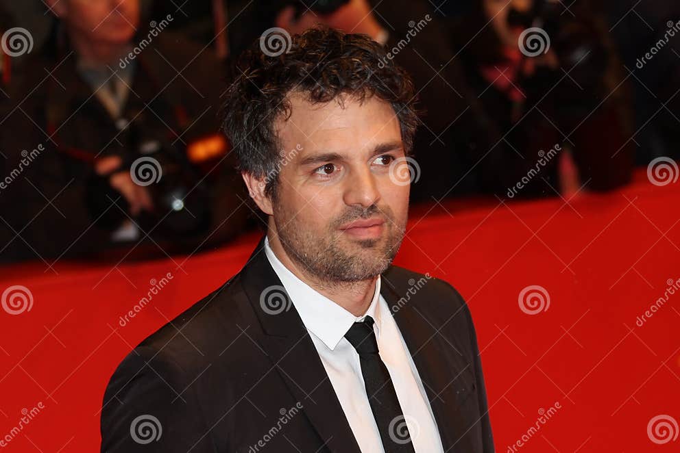Actor Mark Ruffalo editorial image. Image of spirit, haircut - 13000745