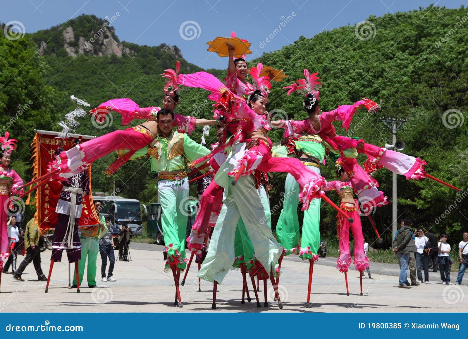 Actors Performs Stilts ,China Editorial Image - Image of gold, dance ...