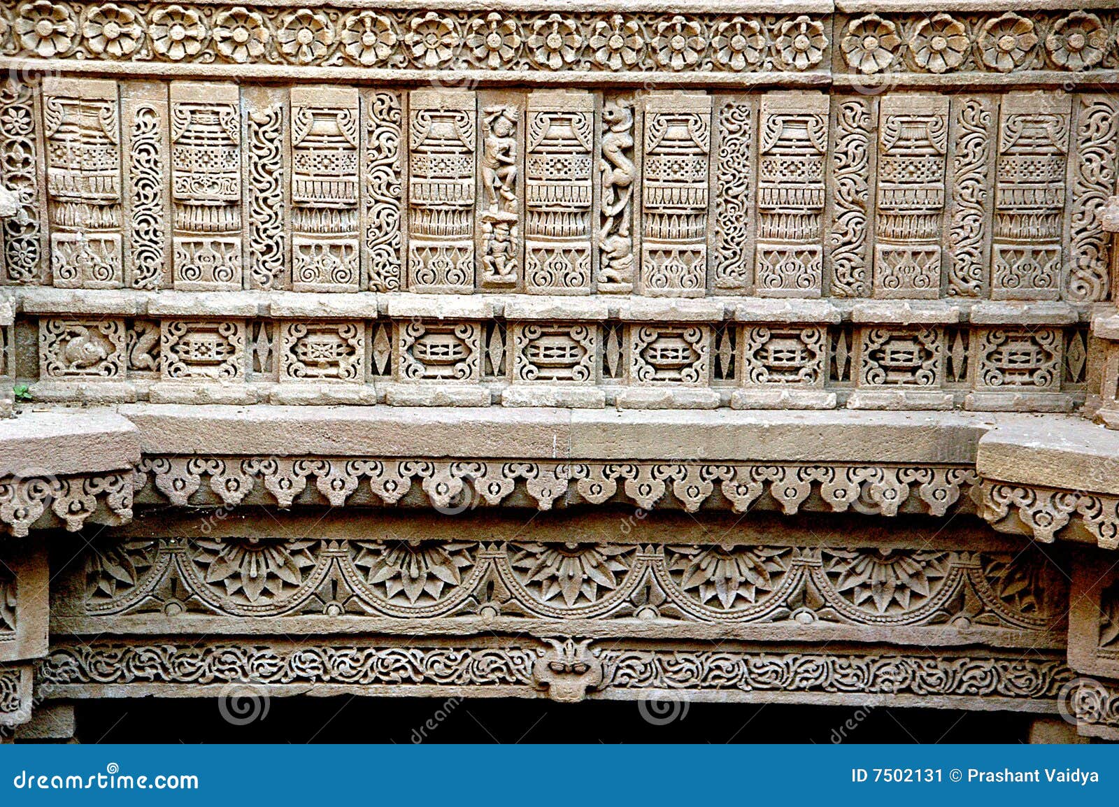 Adalaj Step Well, Ahmadabad Stock Image - Image of historic, carving ...