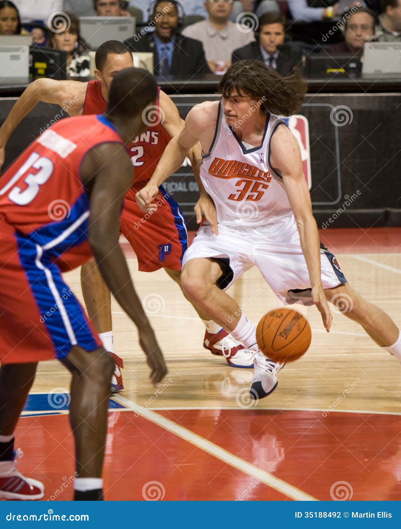 Adam Morrison Takes Charge fotografía editorial. Imagen de centro ...
