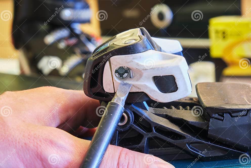 Adjusting DIN Value Release Setting of a Ski Binding Front Toe Piece ...