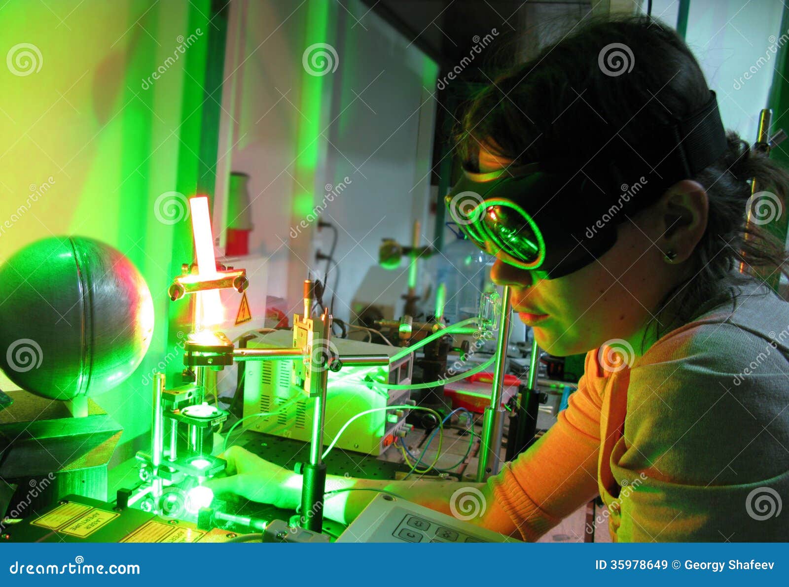 Adjusting laser experiment stock image. Image of monochromatic - 35978649