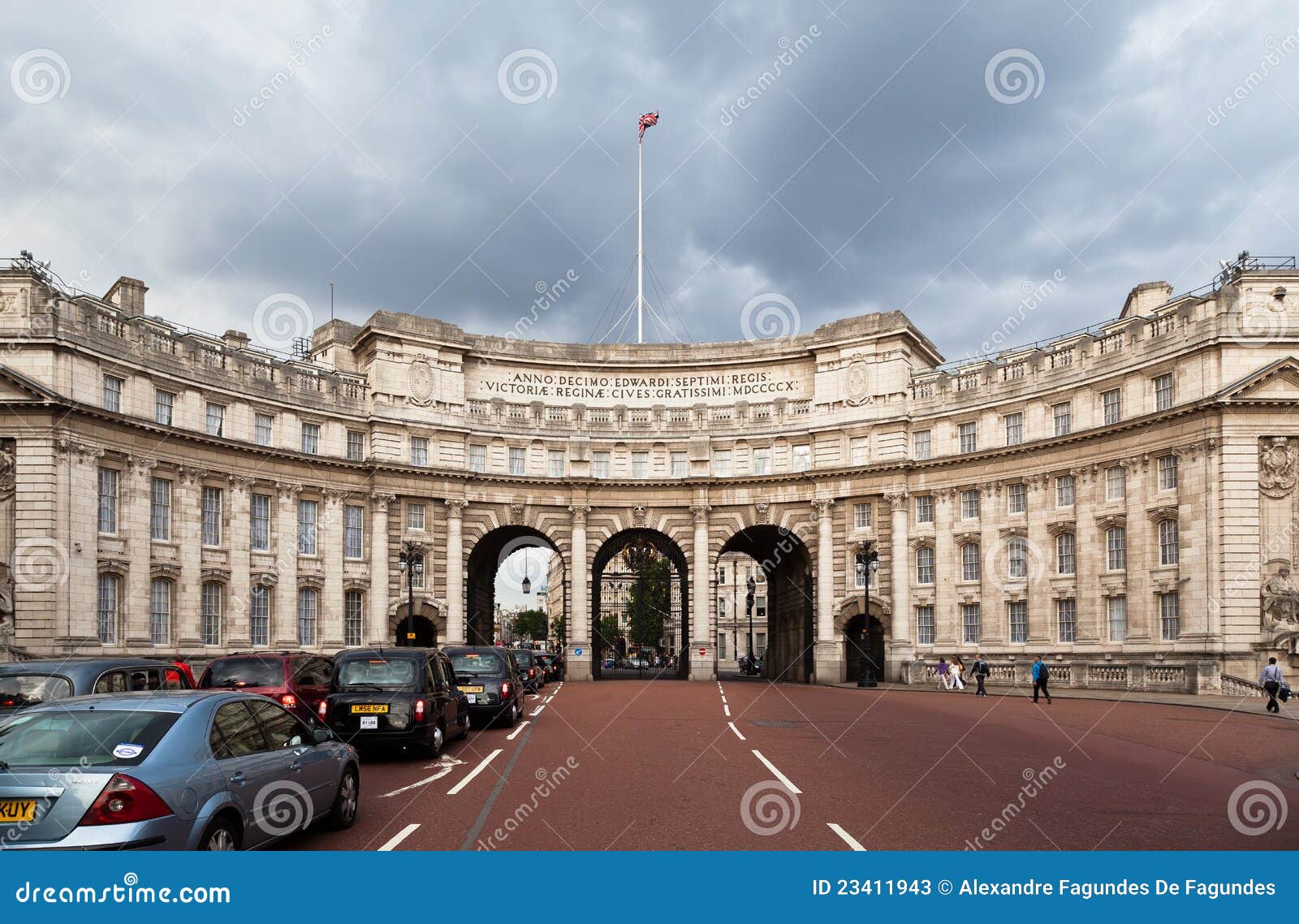 Admiralty Arch London England Editorial Stock Photo - Image of cars ...