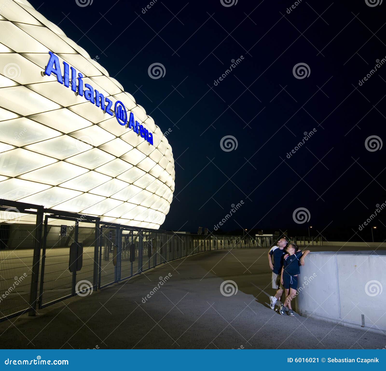 Admiring Allianz Arena at Night Editorial Photo - Image of allianz ...