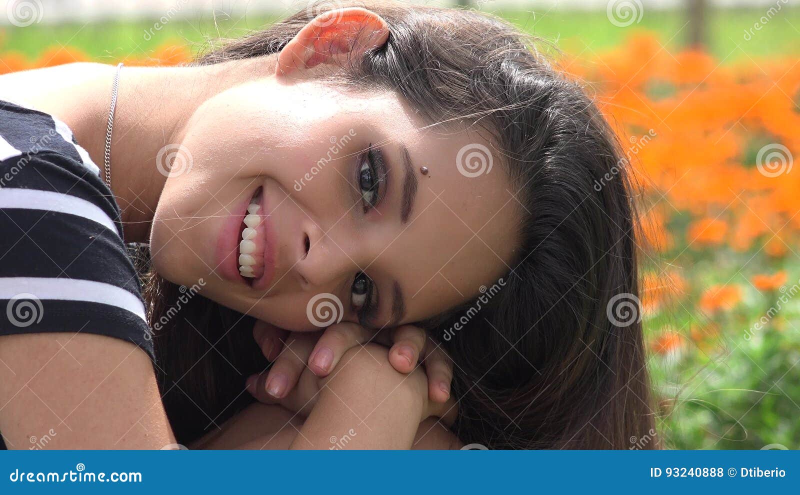 Ado adorable banque de vidéos. Vidéo du adolescents, femelle - 93240888