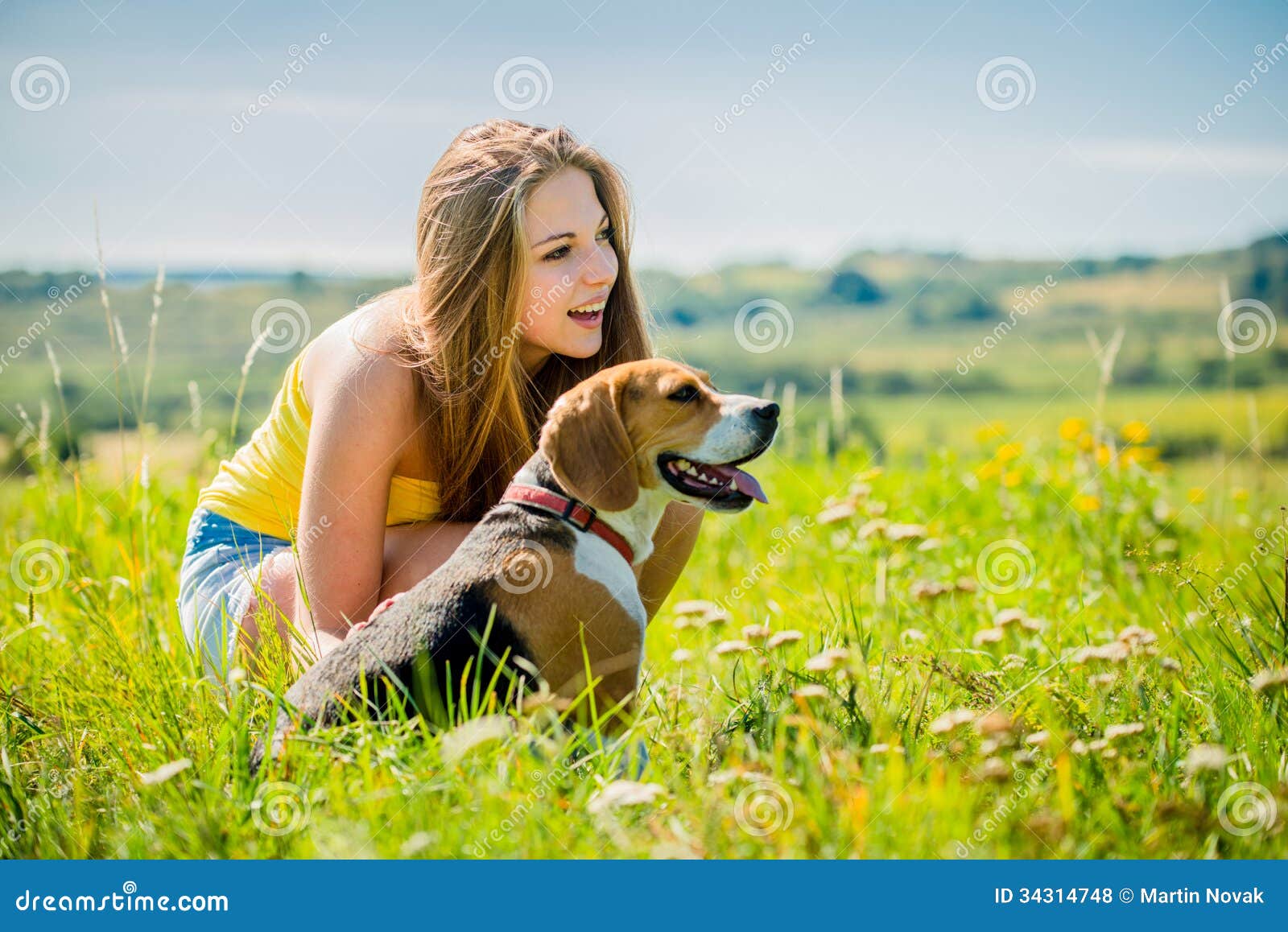 Adolescent Avec Son Chien Photo Stock Image Du Briquet 34314748