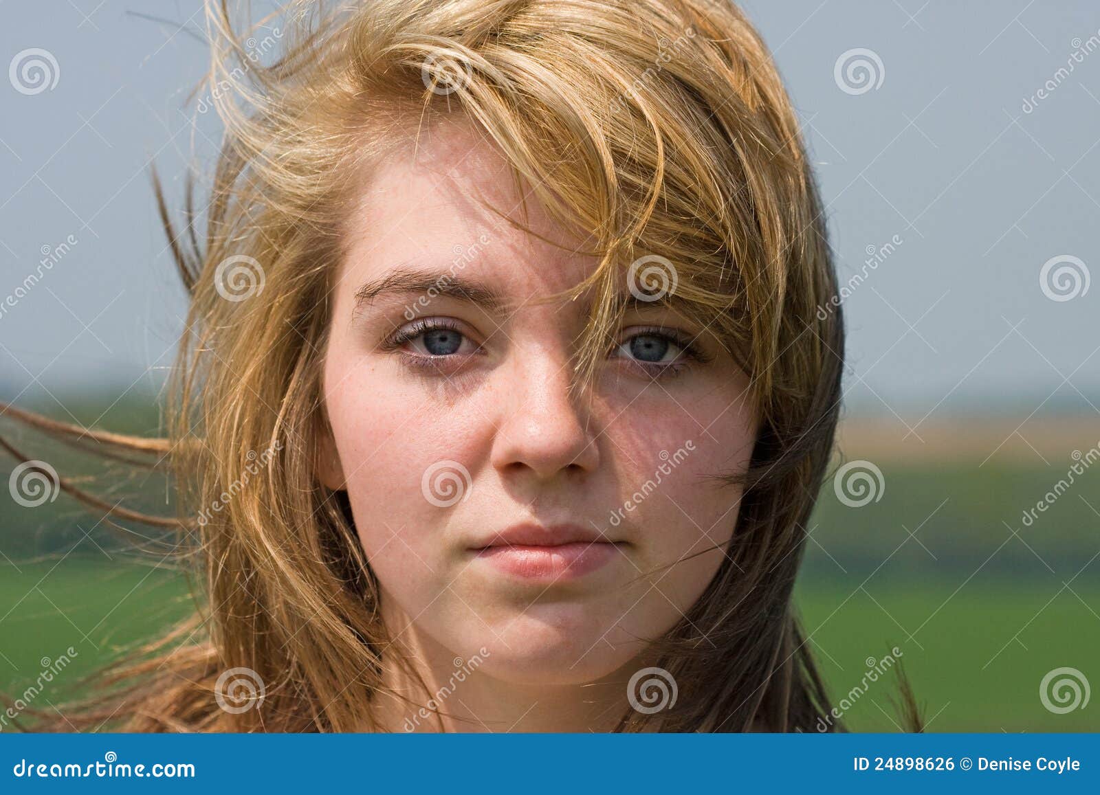 Adolescente cambiante foto de archivo. Imagen de confianza - 24898626