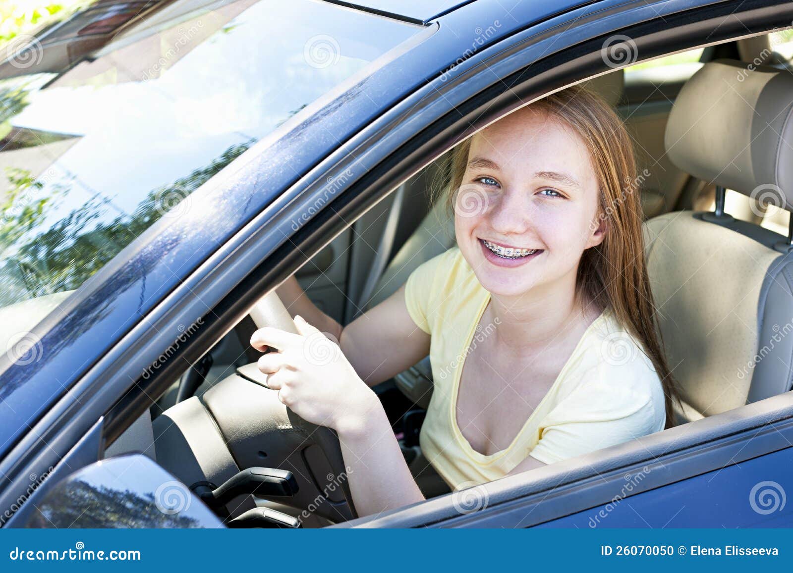 Adolescente Che Impara Guidare Fotografia Stock - Immagine di bello ...