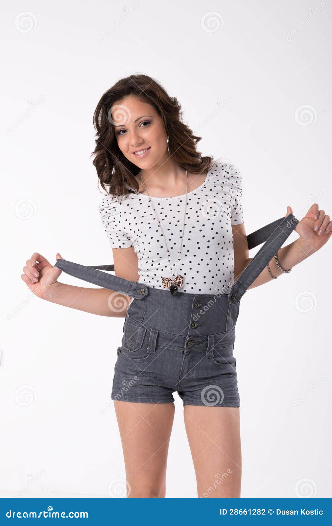 Adolescente En Pantalones Cortos De Los Vaqueros Foto de archivo ...