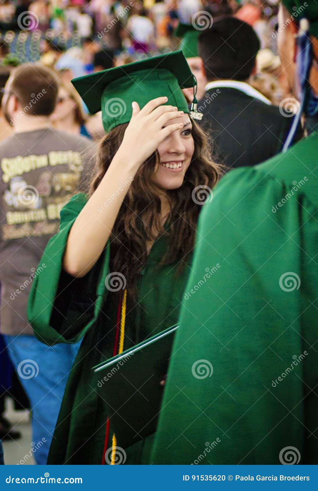 Adolescente graduado feliz foto de archivo. Imagen de celebre - 91535620
