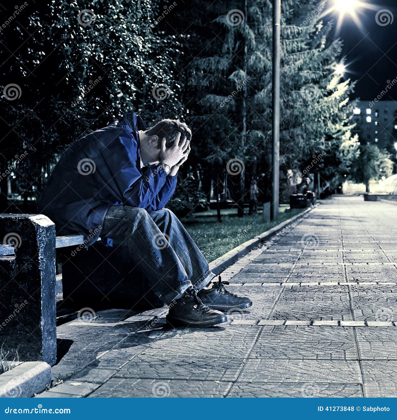 Adolescente Triste En El Parque Foto de archivo - Imagen de grito ...