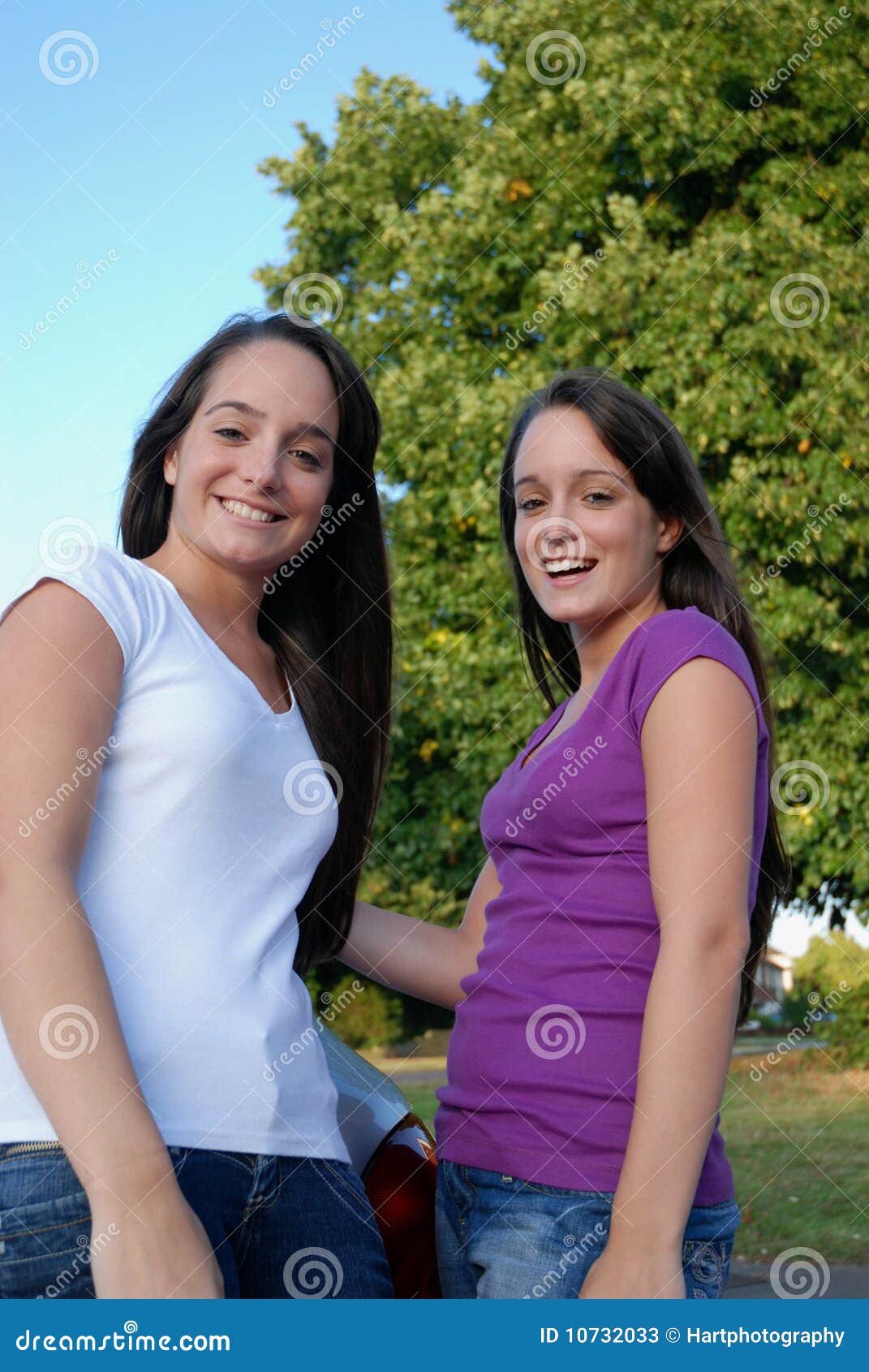 Adolescentes felices imagen de archivo. Imagen de feliz - 10732033