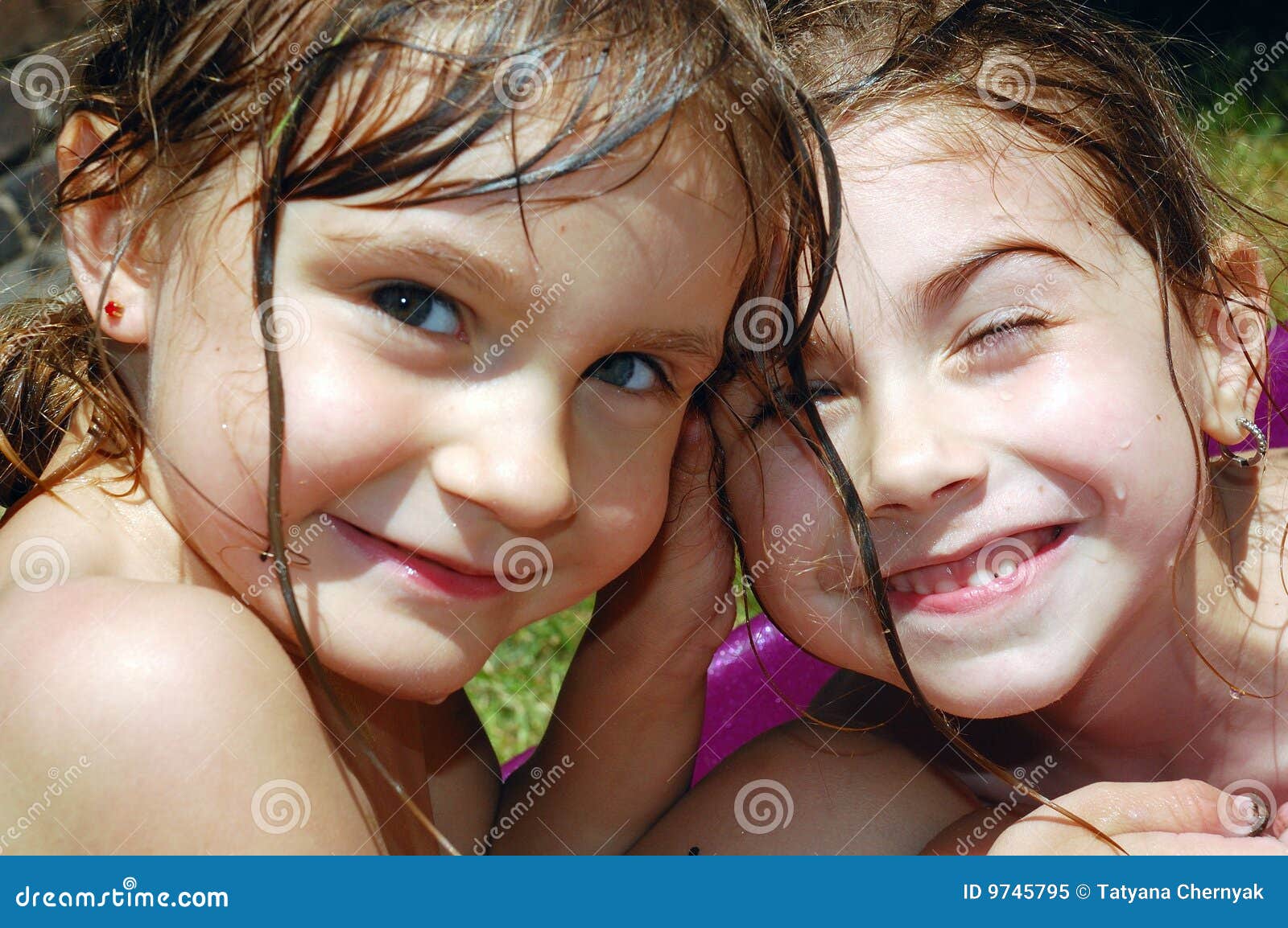 Adorable Friends Happy Summer 库存图片 - 图片 包括有 朋友, 生活方式: 9745795