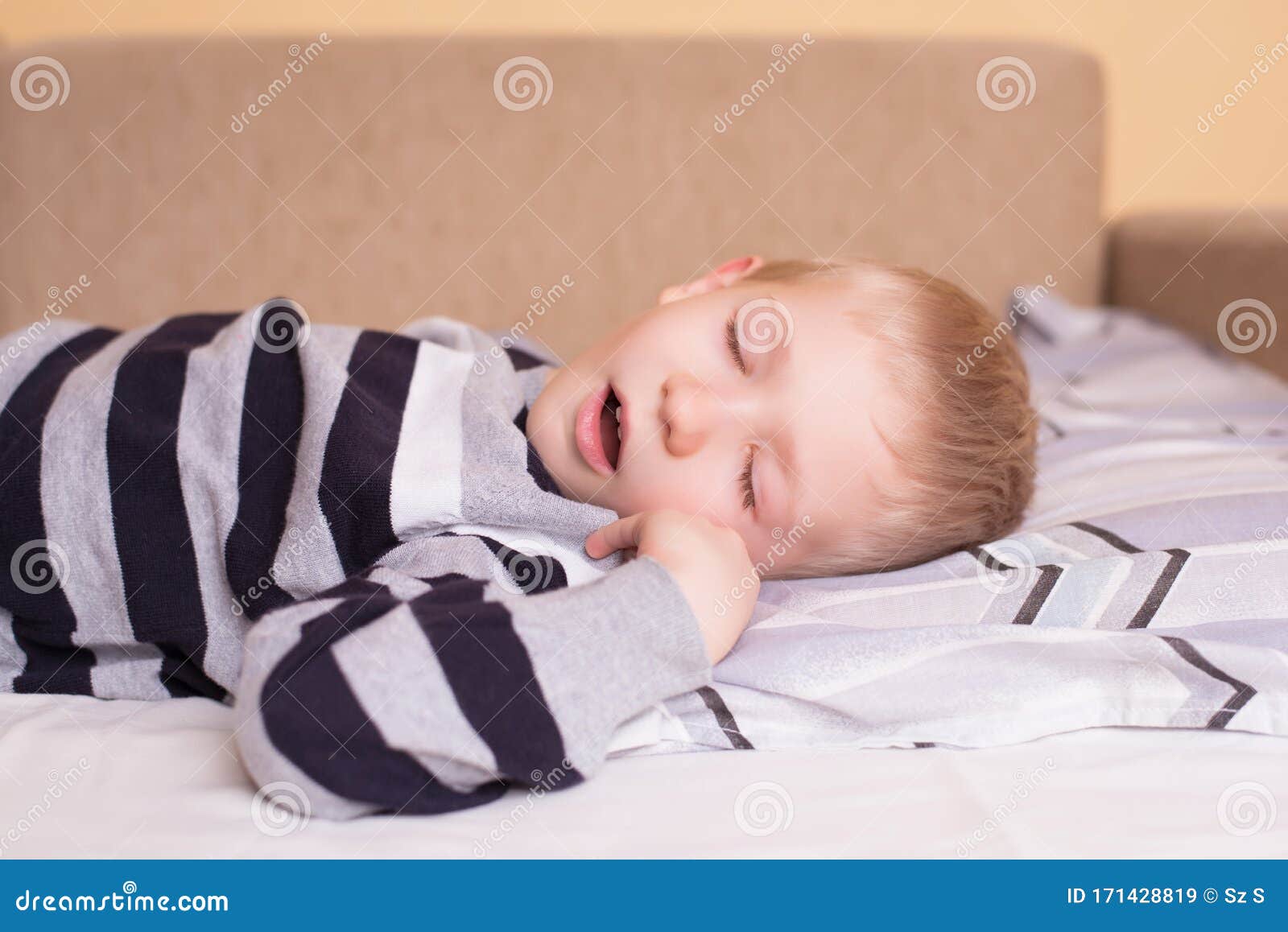 Kid Yawn Stock Photos - Download 1,578 Royalty Free Photos