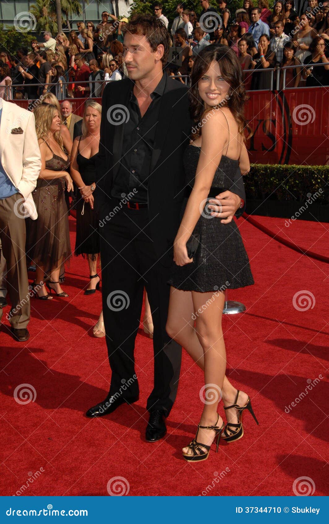 Adriana Lima, Marko Jaric imagen editorial. Imagen de teatro - 37344710