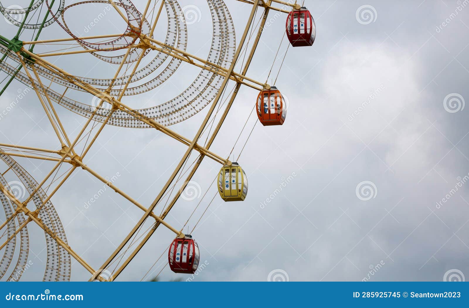 Advanced Gray, Ferris Wheel Close-up Stock Image - Image of ...
