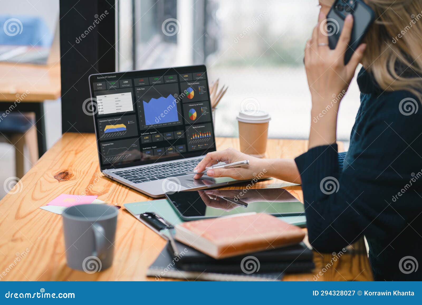 Advisor Financial Business Analytics Woman Analyzing Data Charts ...