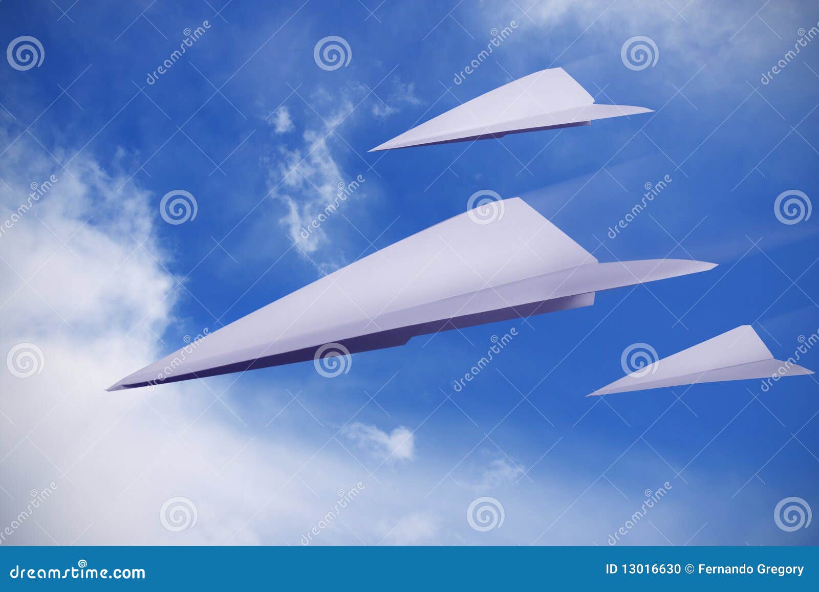 Aerei di carta fotografia stock. Immagine di antecedenti - 13016630