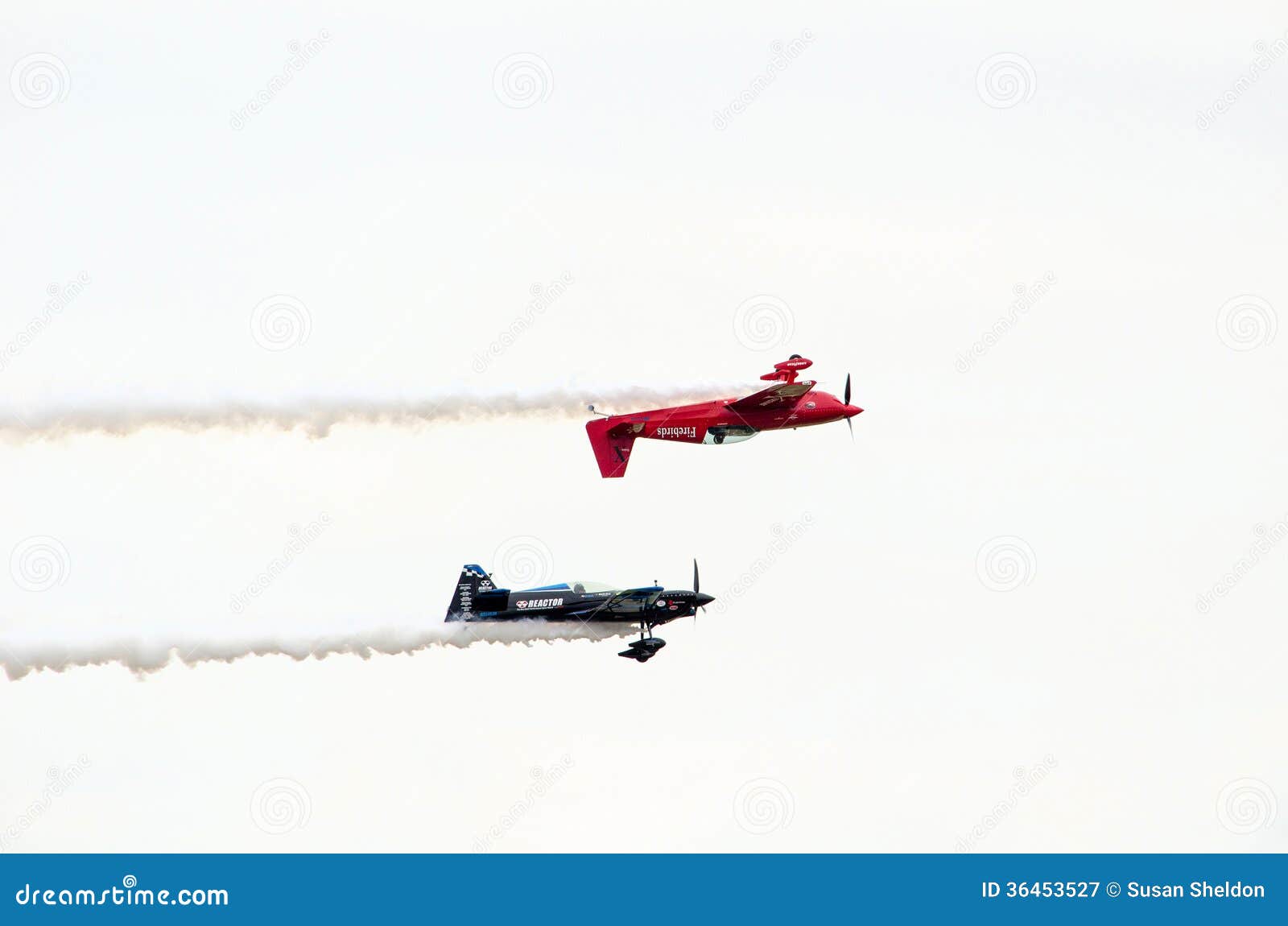 Aereo Capovolto Di Acrobazia Fotografia Editoriale - Immagine di ...