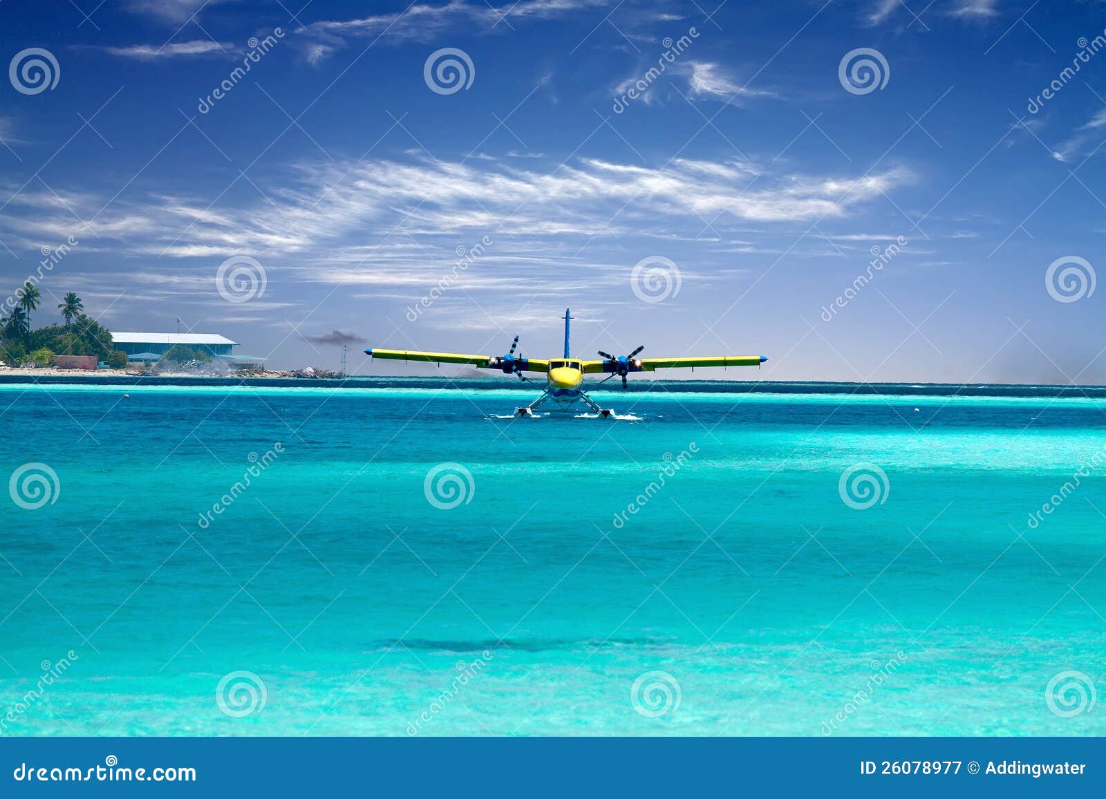 Aereo Del Mare Che Decolla Nell'oceano Immagine Stock - Immagine di ...