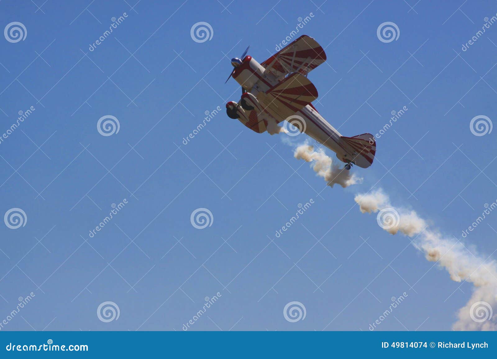 Aereo Di Acrobazia Del Biplano Fotografia Stock - Immagine di ...