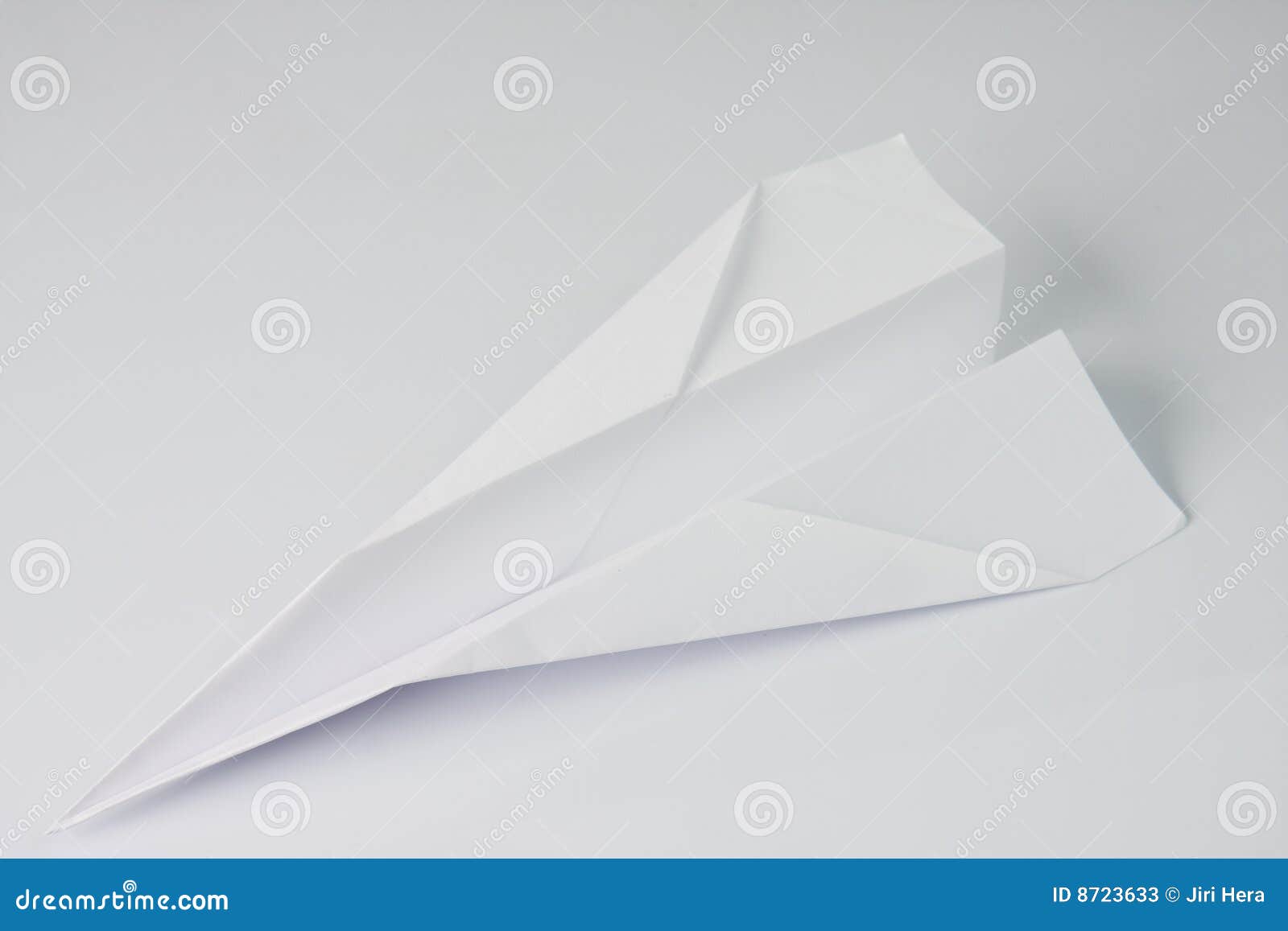 Aereo di carta immagine stock. Immagine di giornale, gioco - 8723633